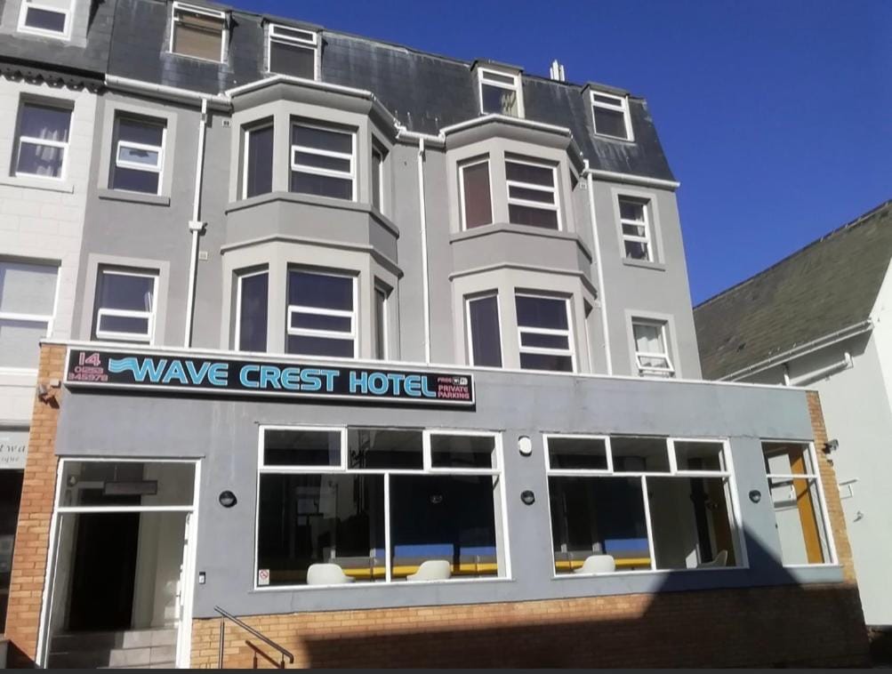 OYO Wave Crest Hotel, OYO Hotels Blackpool, Book @ £50 - OYO