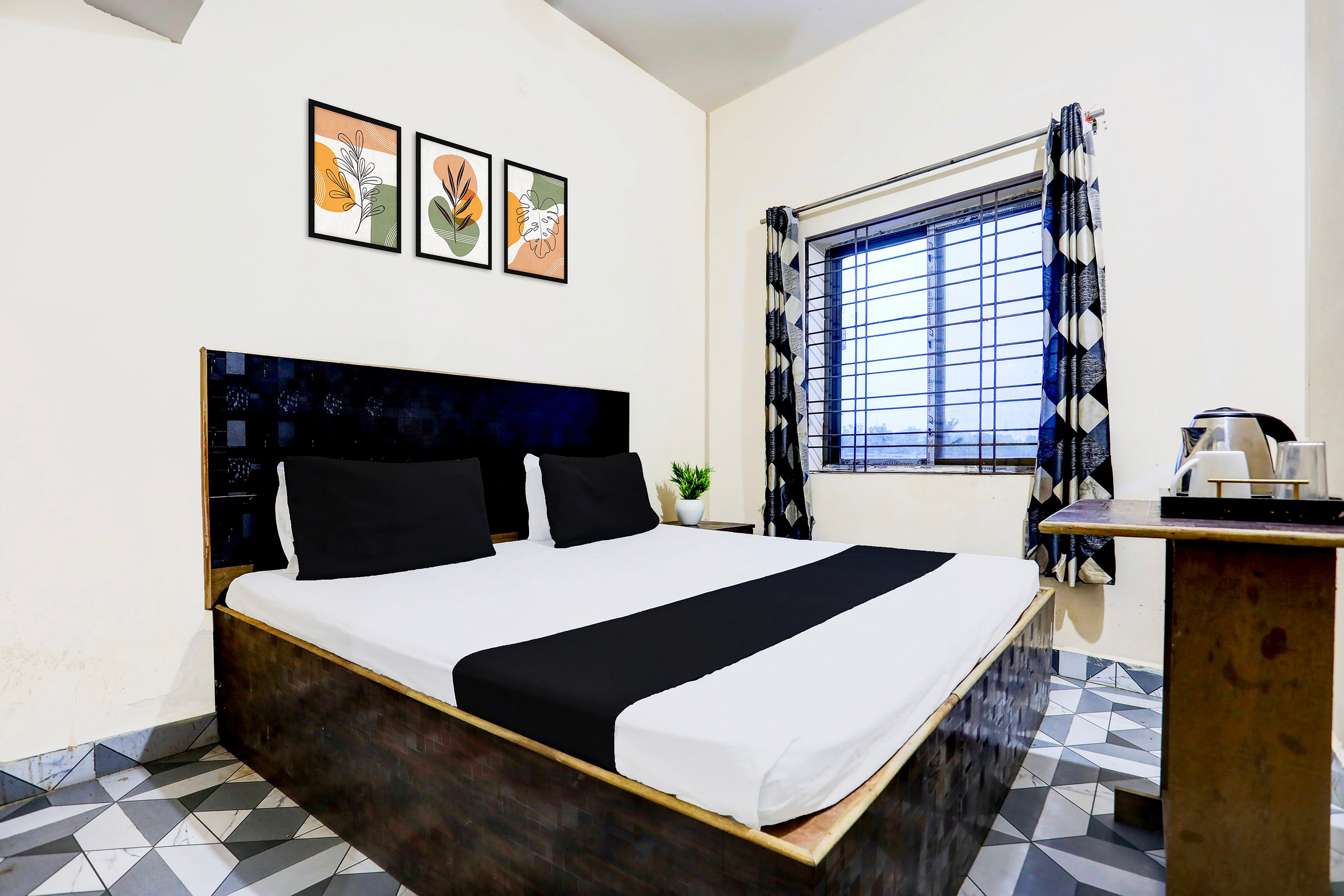 Hotel O RAJ INN, Flagship Jabalpur, Book @ ₹1095 - OYO