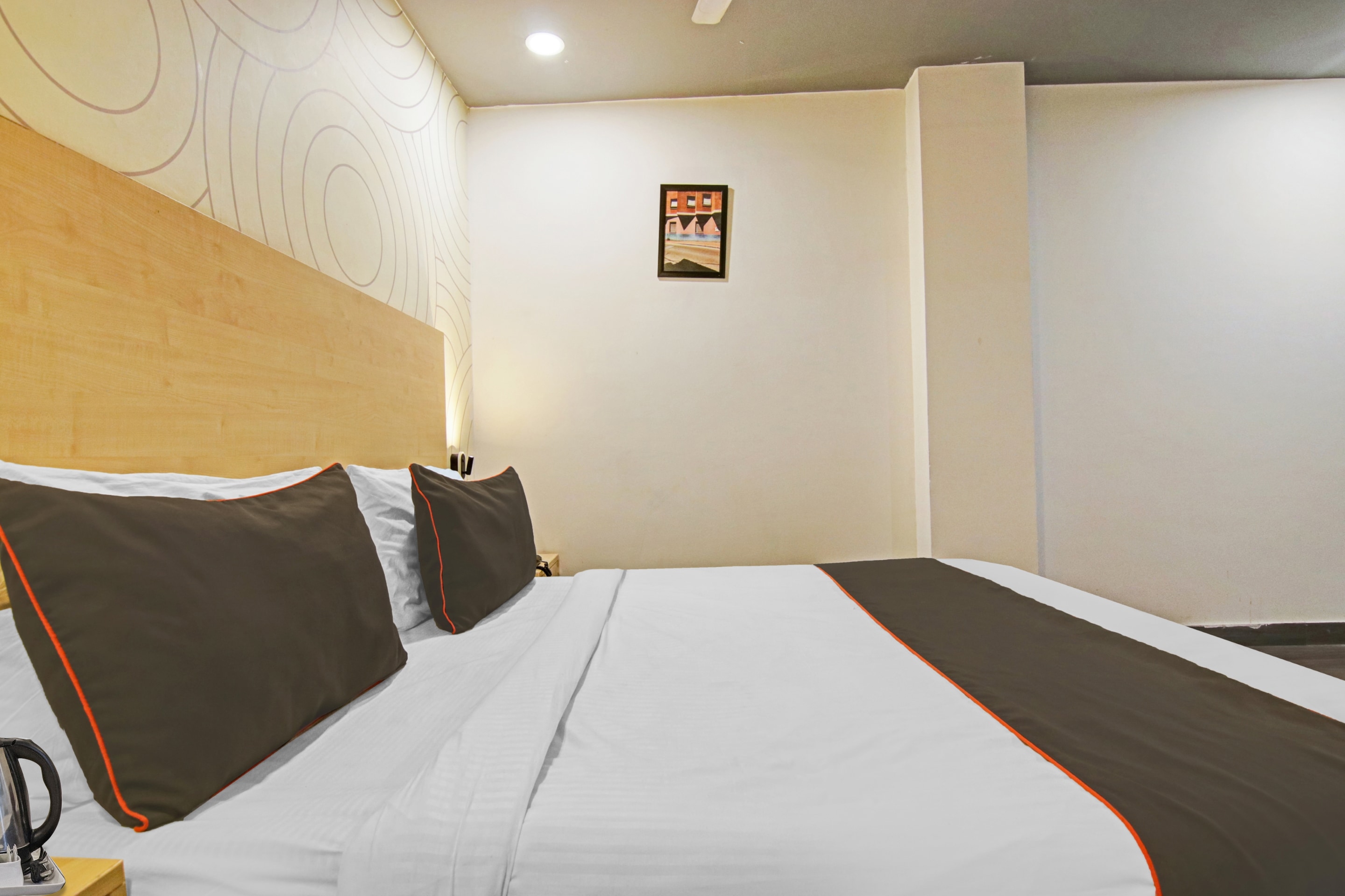 Collection O Slf Mall Sector 30, Collection O Faridabad, Book @ ₹1005 - OYO