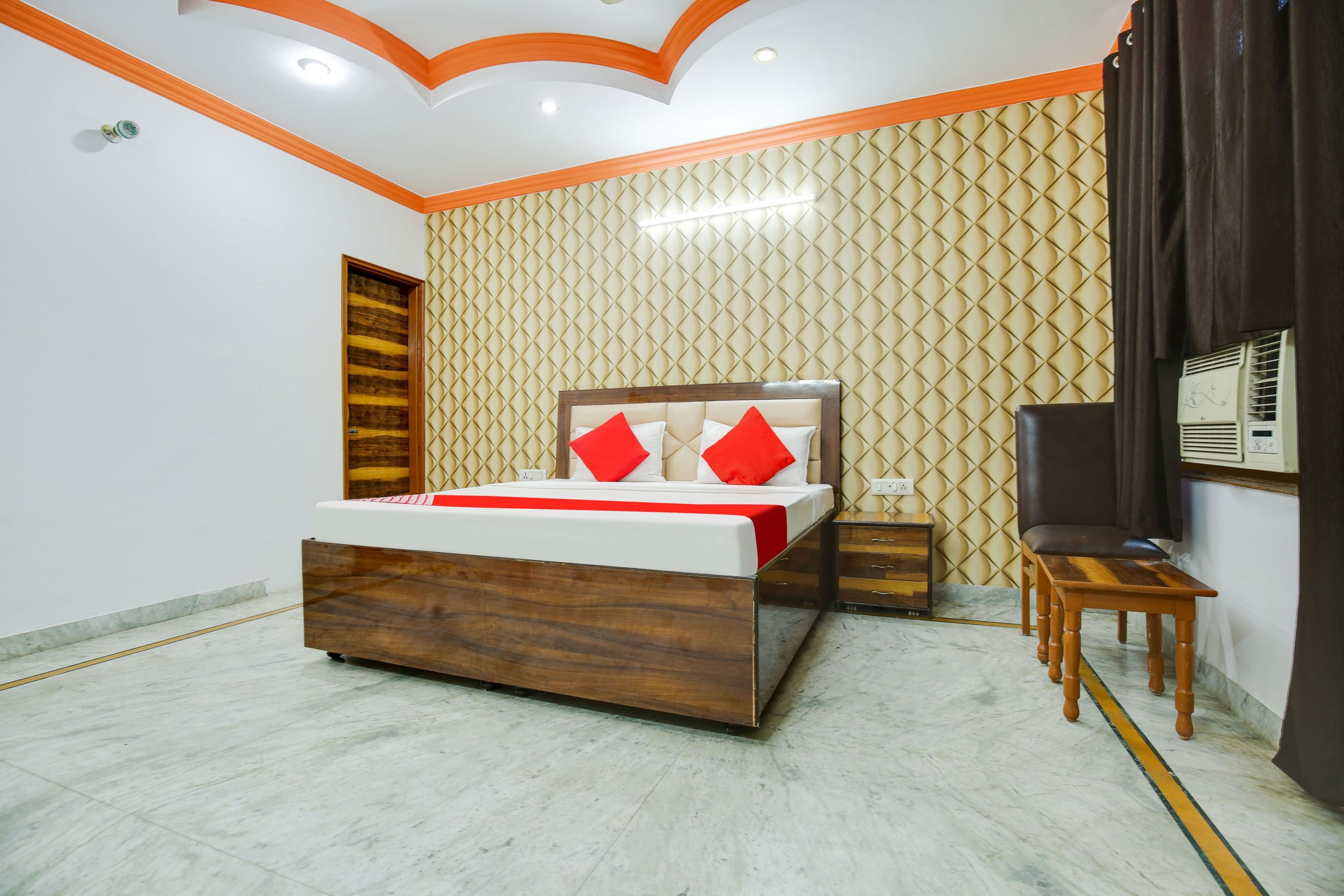 OYO Flagship 81034 Hotel Prince, Flagship Amritsar, Book @ ₹1111 - OYO