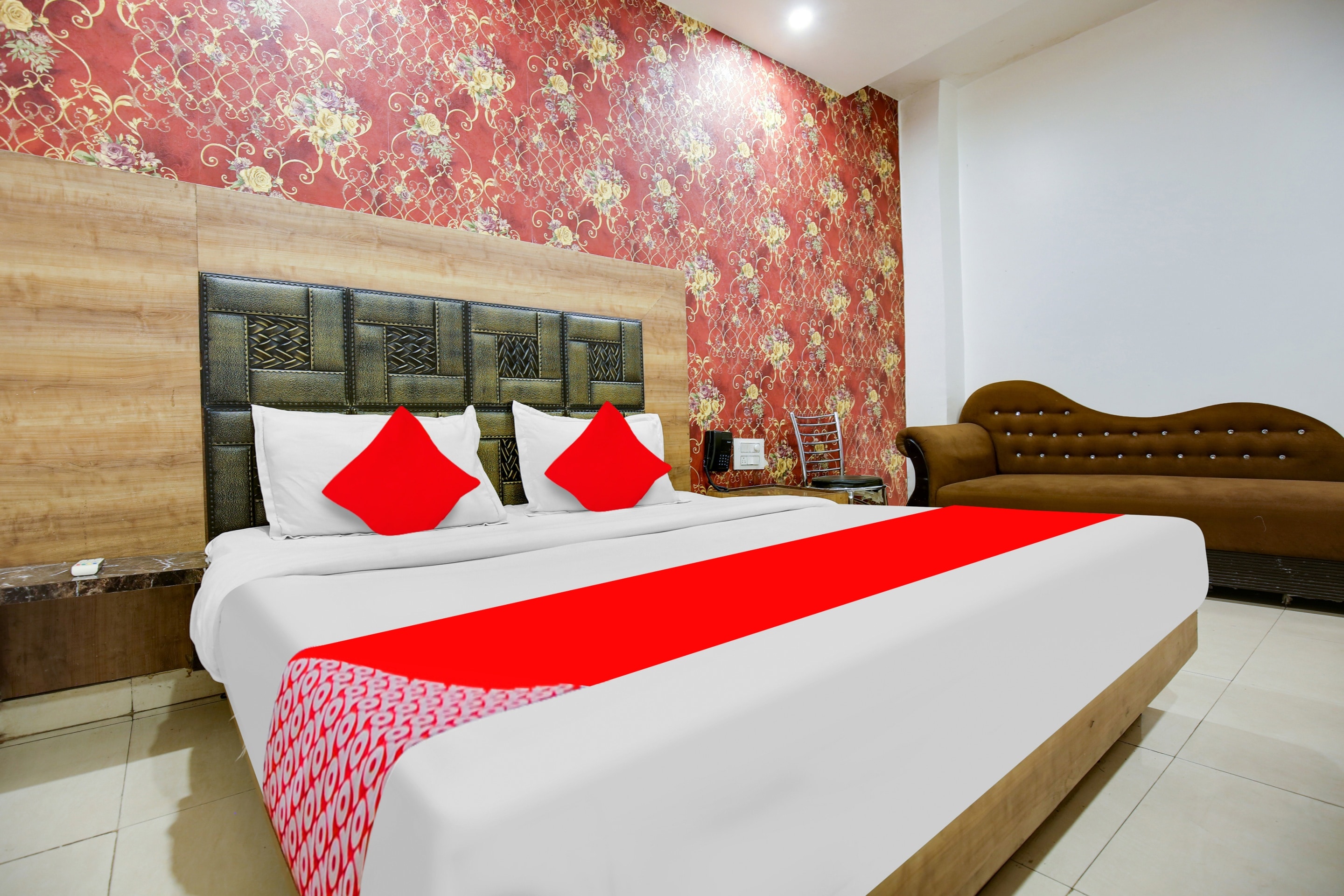 OYO Flagship 81048 Hotel Mg Gold, Flagship Amritsar, Book @ ₹502 - OYO