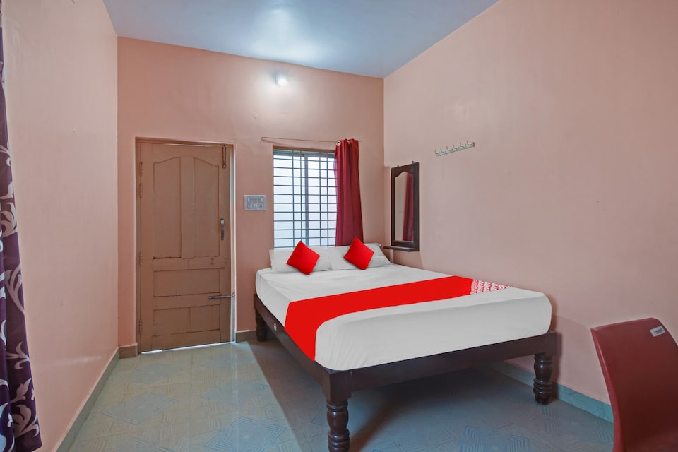 OYO Flagship New Mayuri Lodge, Flagship Bagepalli, Book @ ₹1463 - OYO