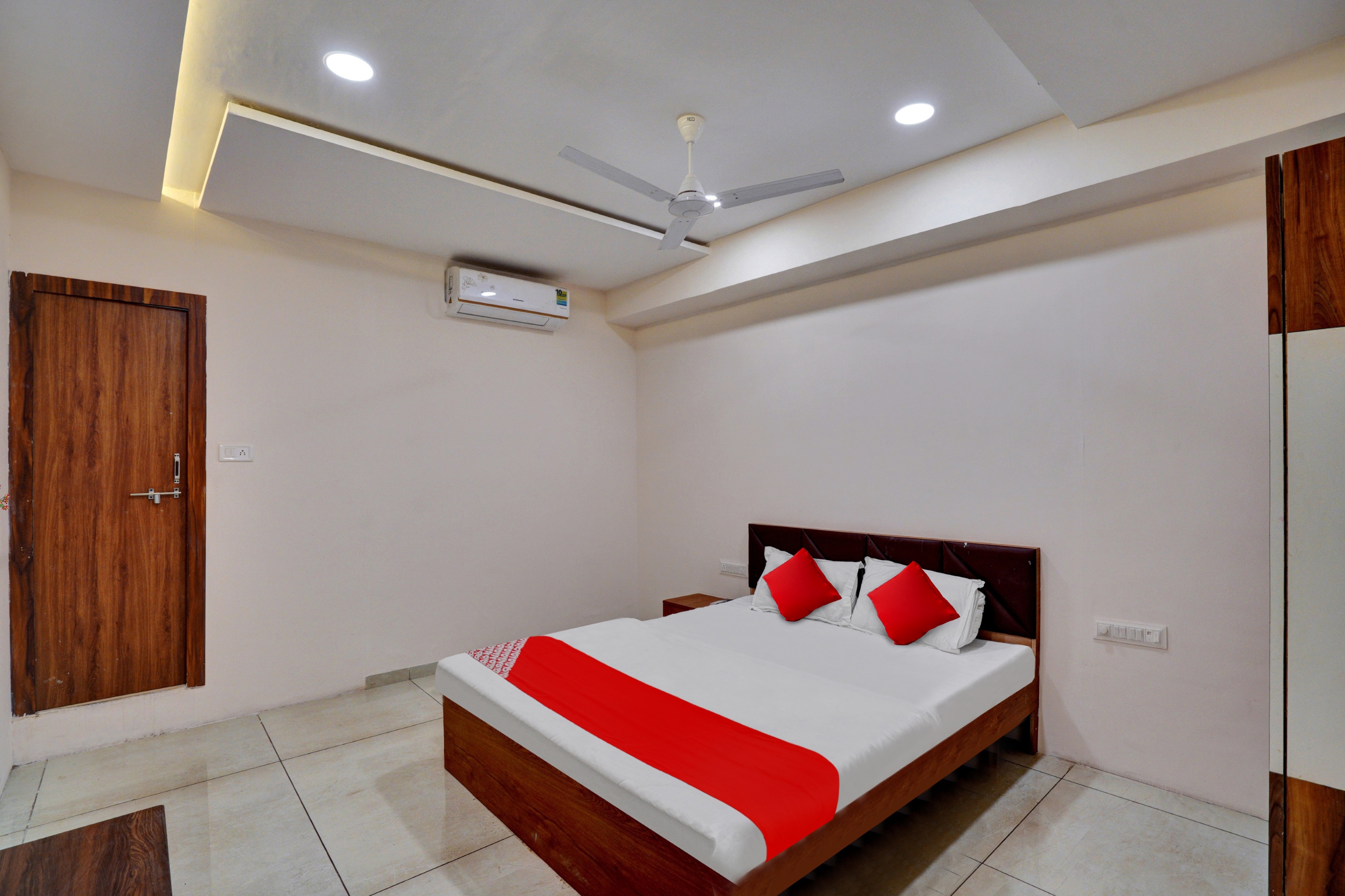 Hotel O Satya, Flagship Surat, Book @ ₹758 - OYO