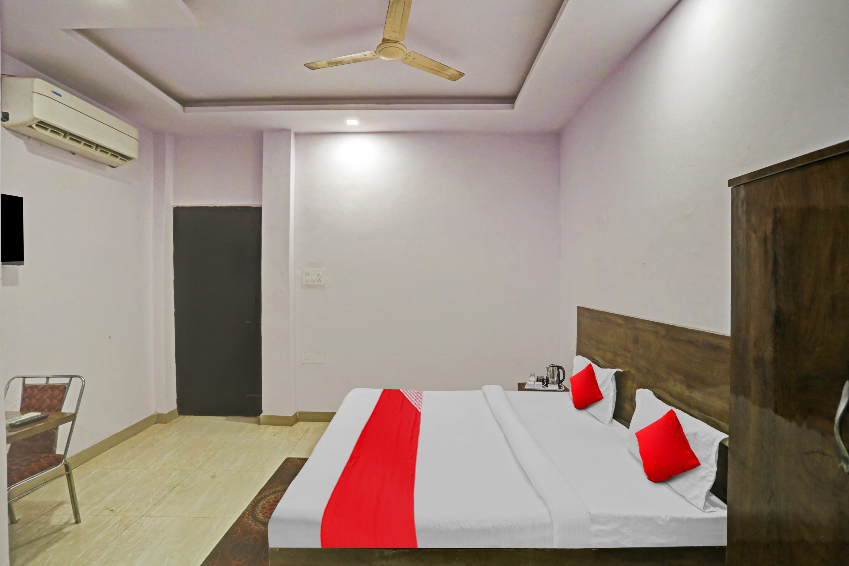 Hotel O The Nandan INN, Flagship Kanpur, Book @ ₹792 - OYO
