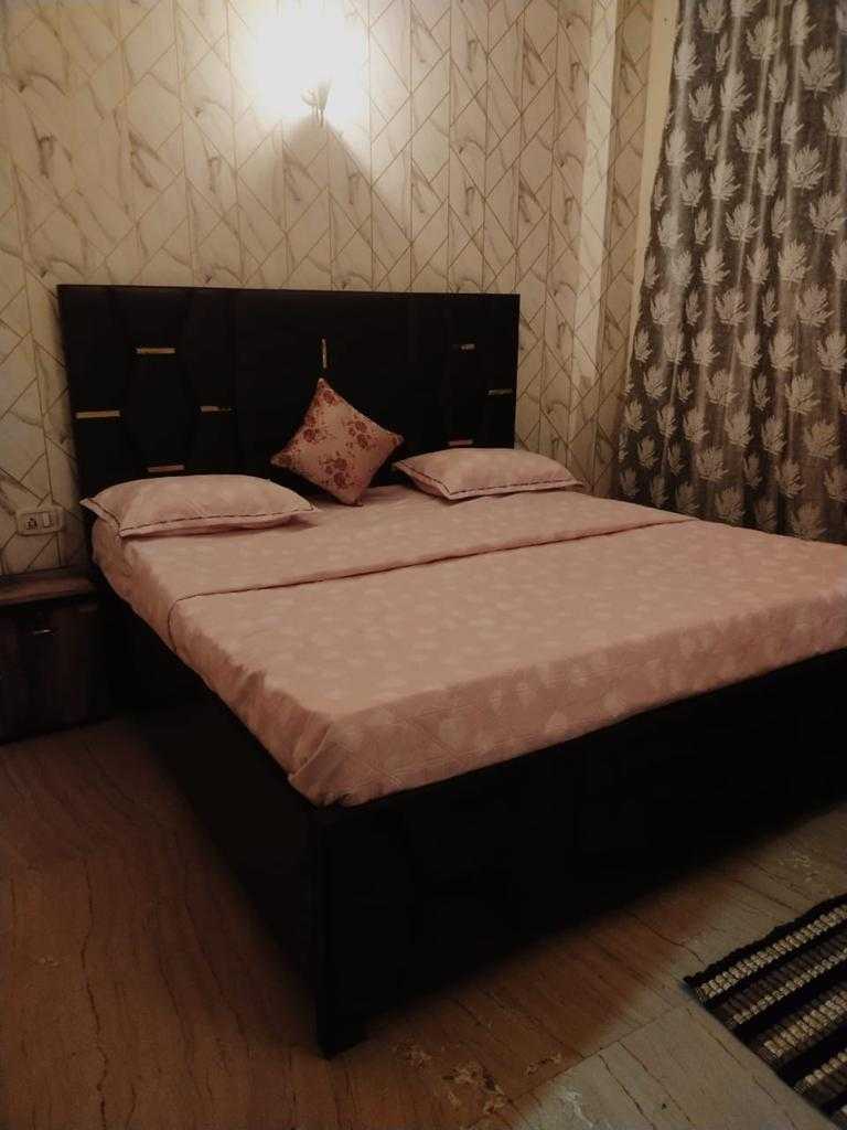 OYO Flagship The Dreamland, Flagship Delhi, Book @ ₹738 - OYO