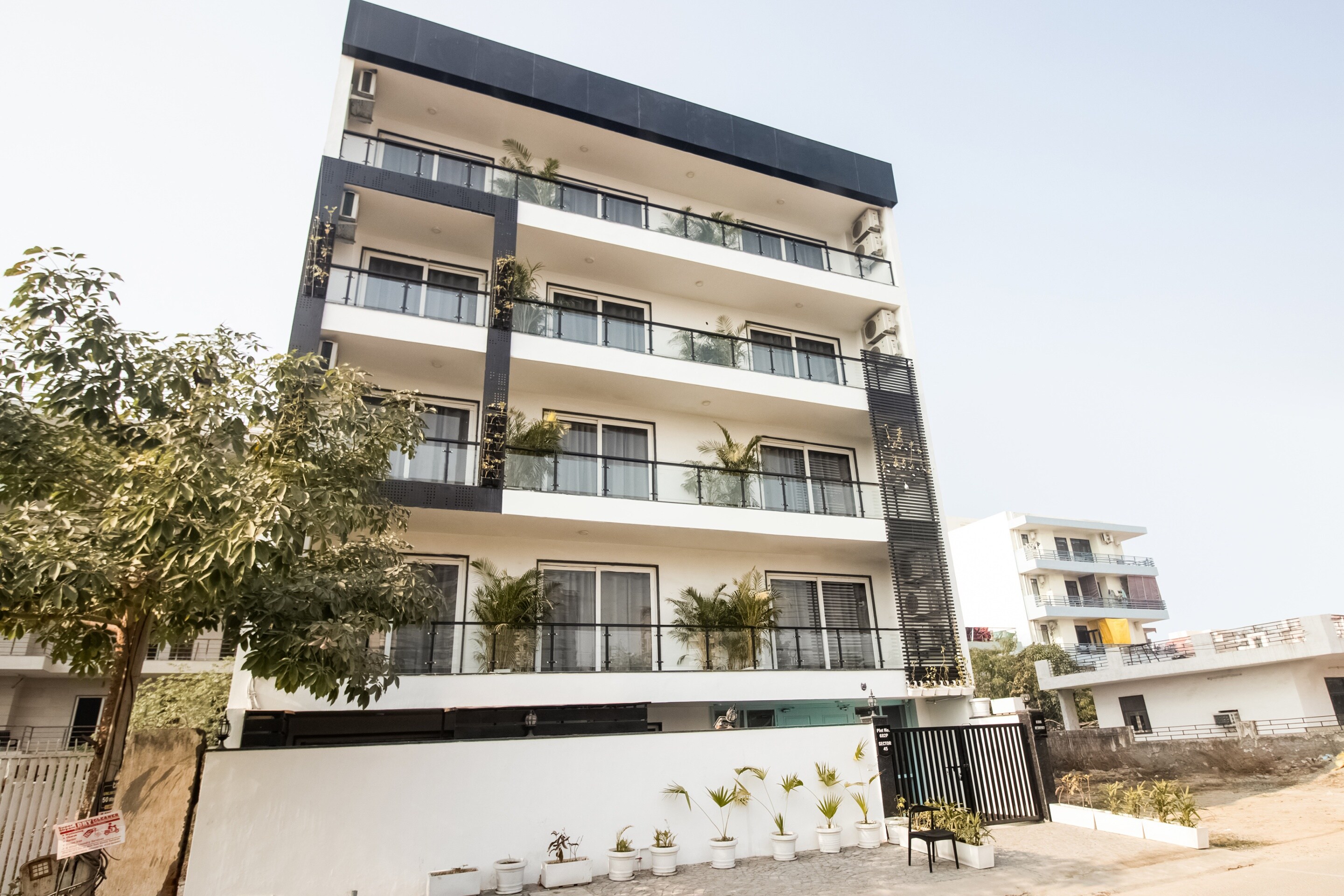 Hotel O Legend's residency, Flagship Gurgaon, Book @ ₹736 - OYO