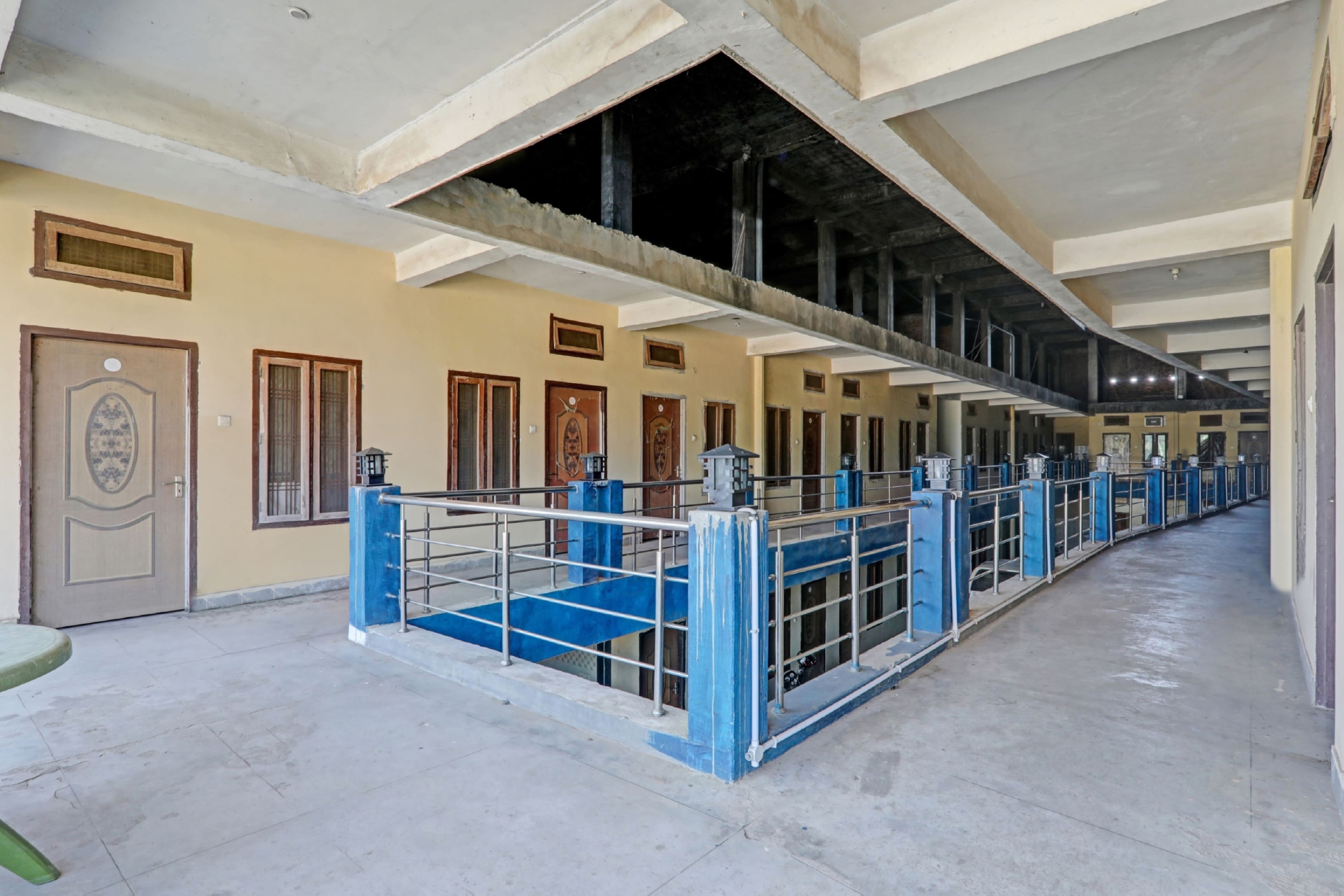 SPOT ON S.S Hotel, SPOT ON Gorakhpur, Book @ ₹725 - OYO