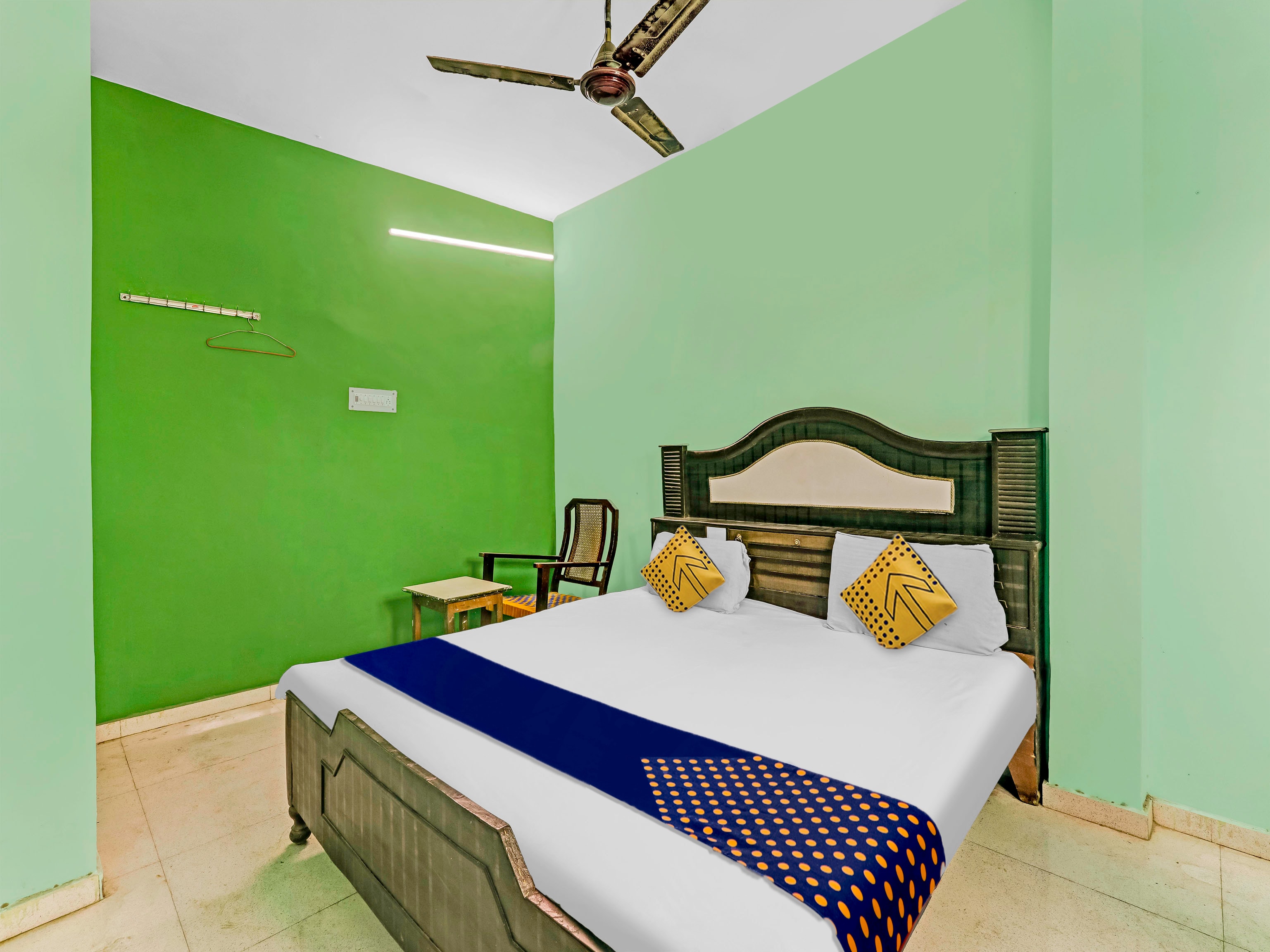 SPOT ON 811227 Saket Honest Hotel, SPOT ON Ayodhya, Book @ ₹1117 - OYO