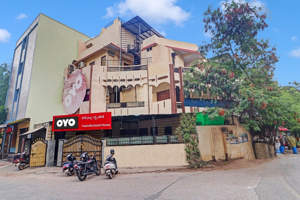 Super OYO Collection O 15141 Townvilla Guest House, Collection O ...