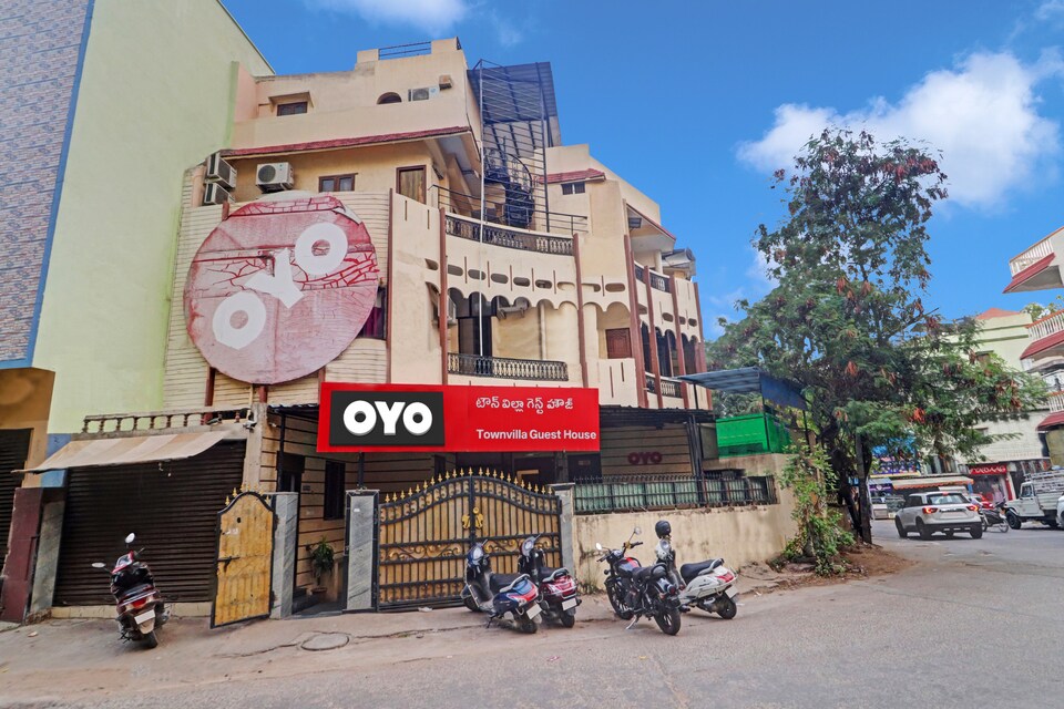 Super OYO Collection O 15141 Townvilla Guest House, Collection O ...