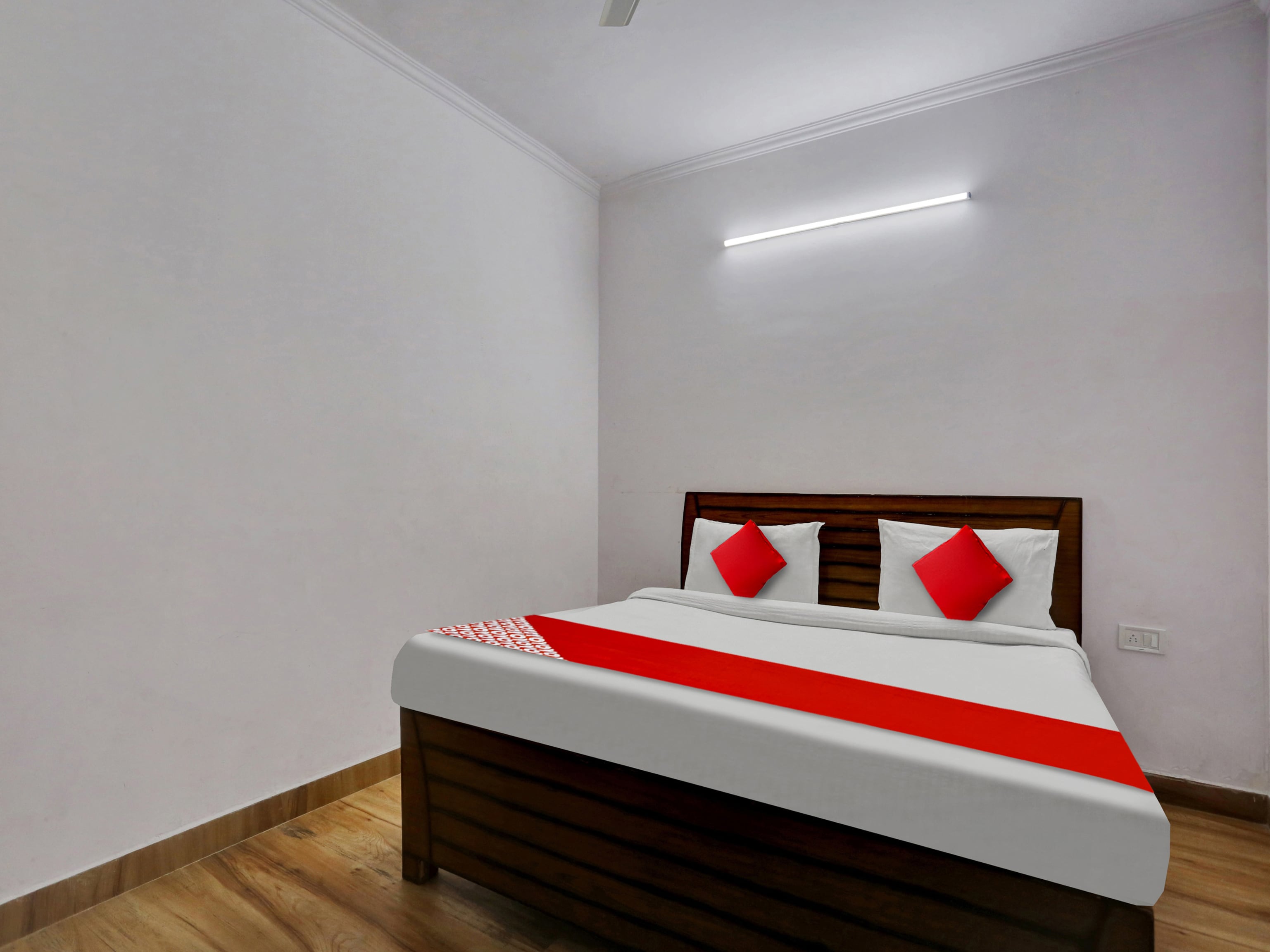 OYO Flagship Bed Box, Flagship Delhi, Book @ ₹906 - OYO