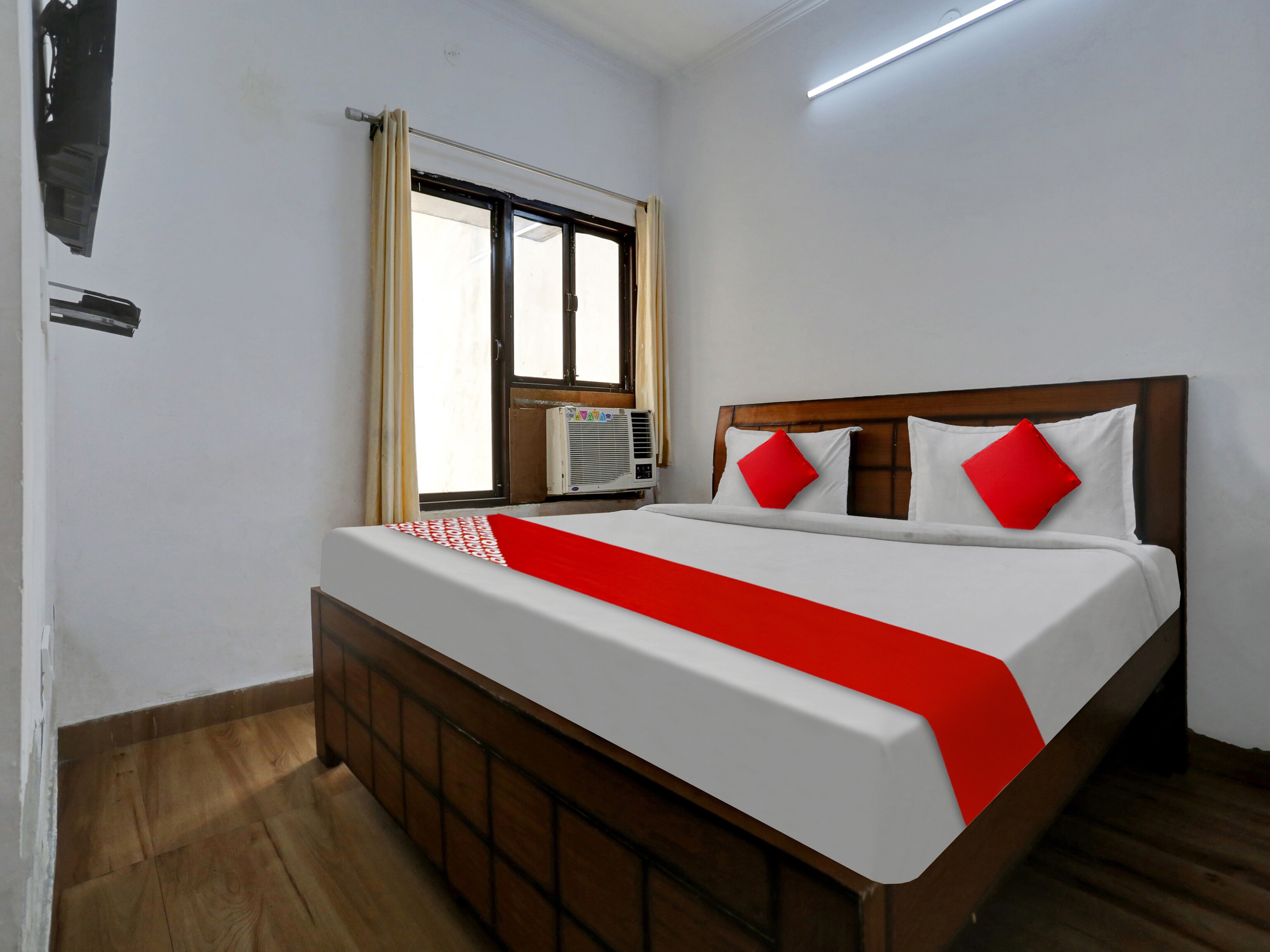 OYO Flagship Bed Box, Flagship Delhi, Book @ ₹729 - OYO