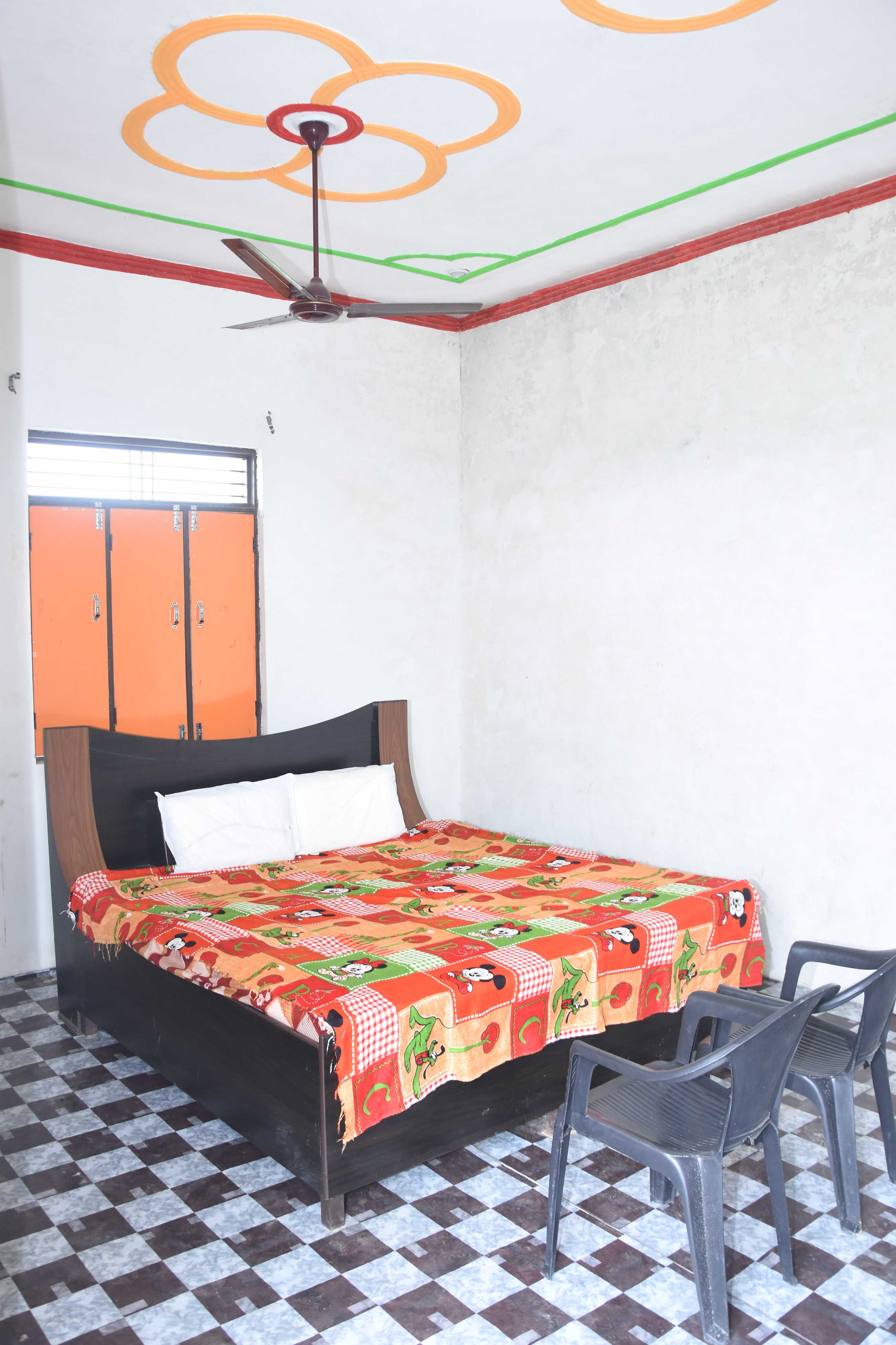 SPOT ON 811552 OM Guest House, OYO Hotels Moradabad, Book @ ₹680 - OYO