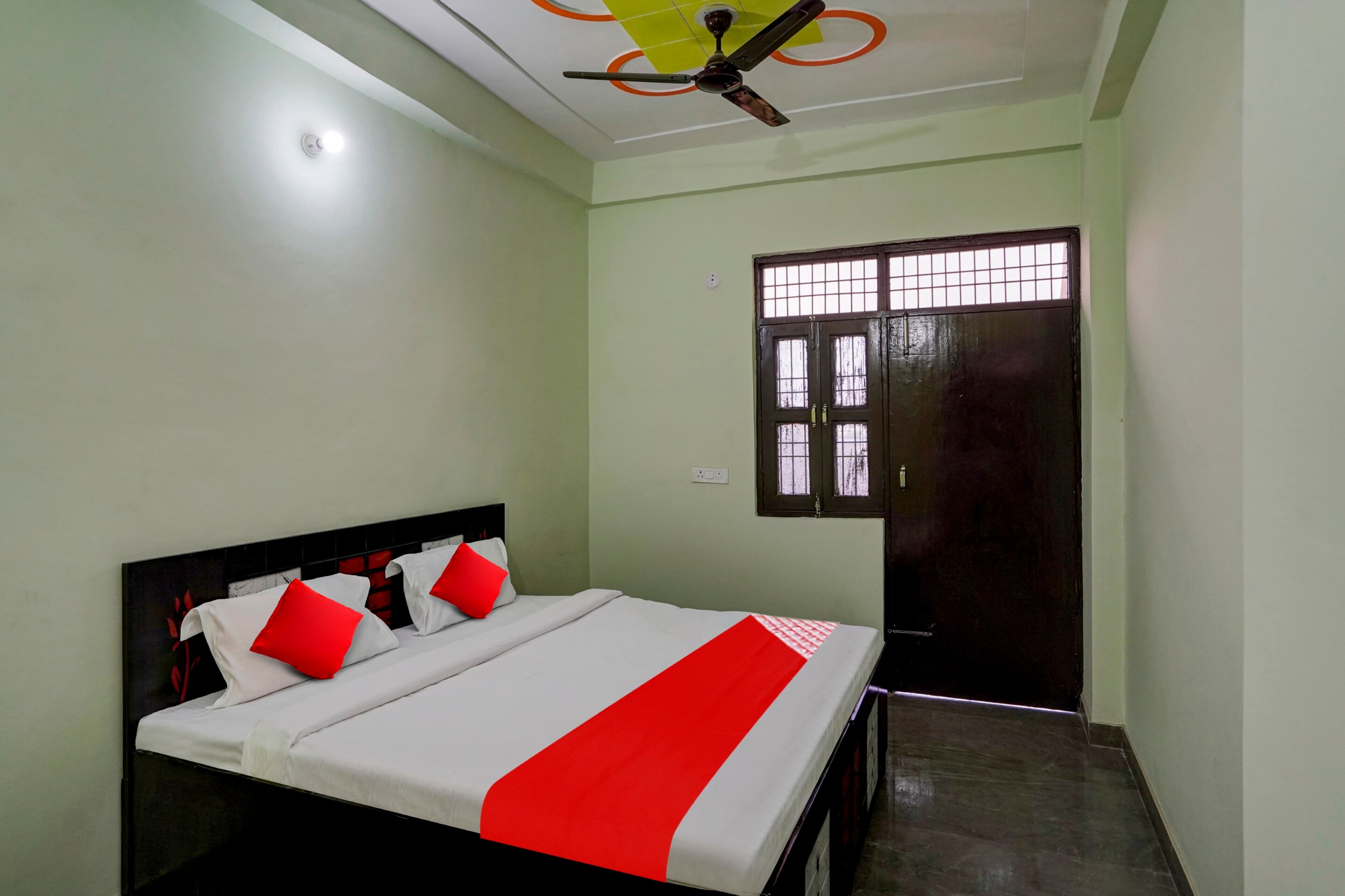 OYO Flagship J M K Love Residency, Flagship Noida, Book @ ₹1026 - OYO