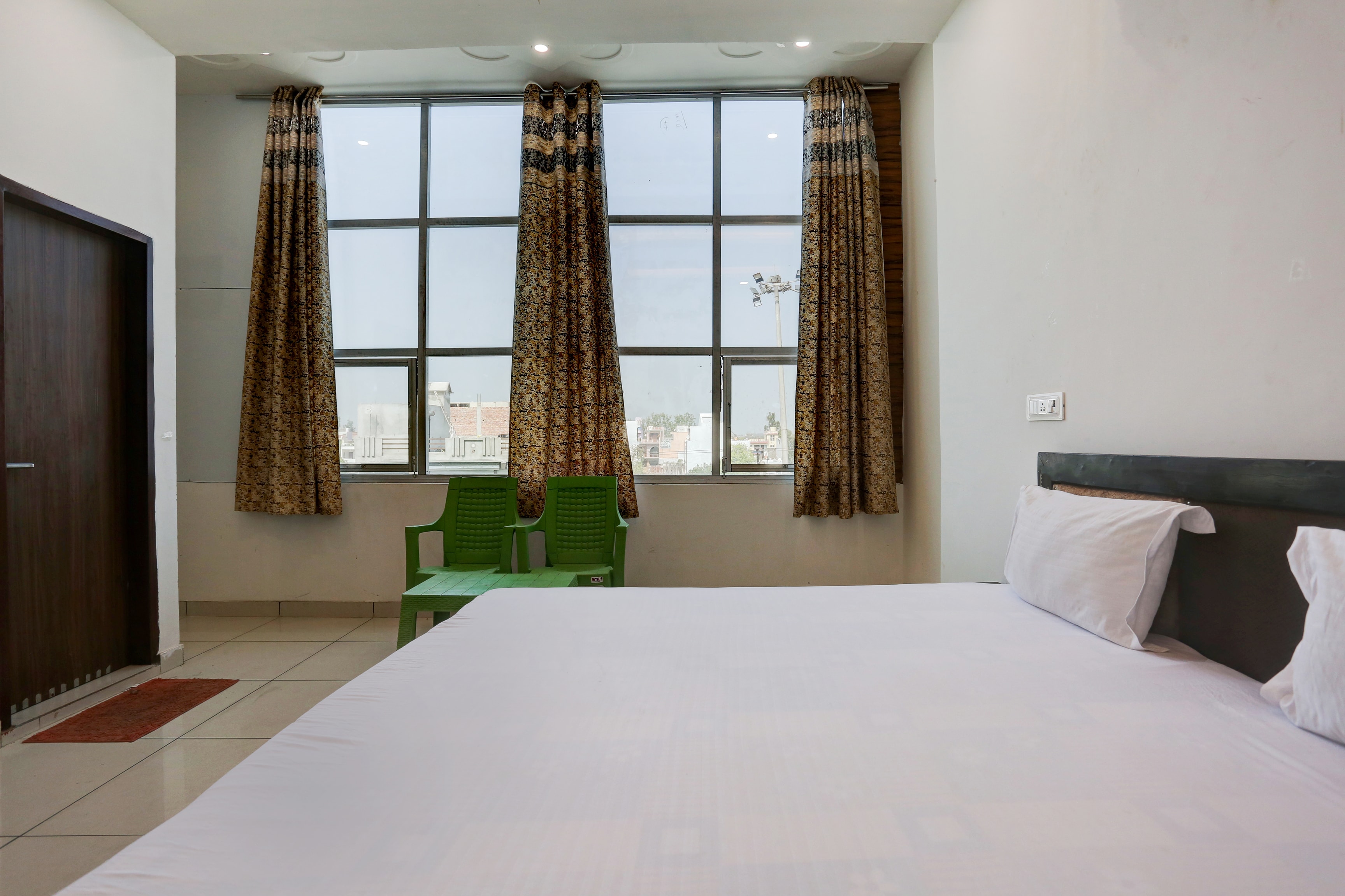 Oyo Hotels Hotels in Madras Cafe, Rohtak Starting @ ₹1729 - Upto 72% ...