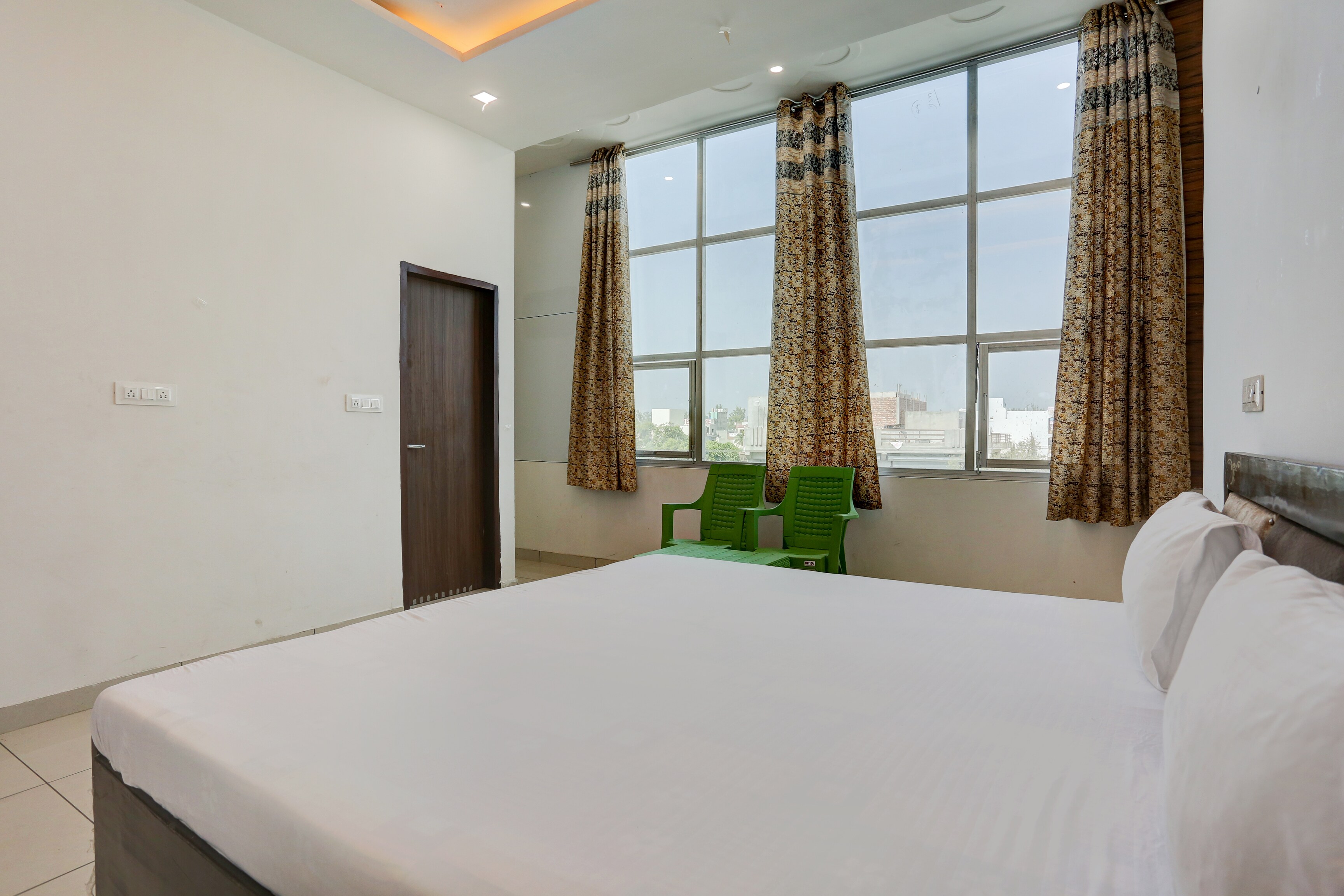 OYO 812346 Rock Star Hotel, OYO Hotels Jhajjar, Book @ ₹736 - OYO