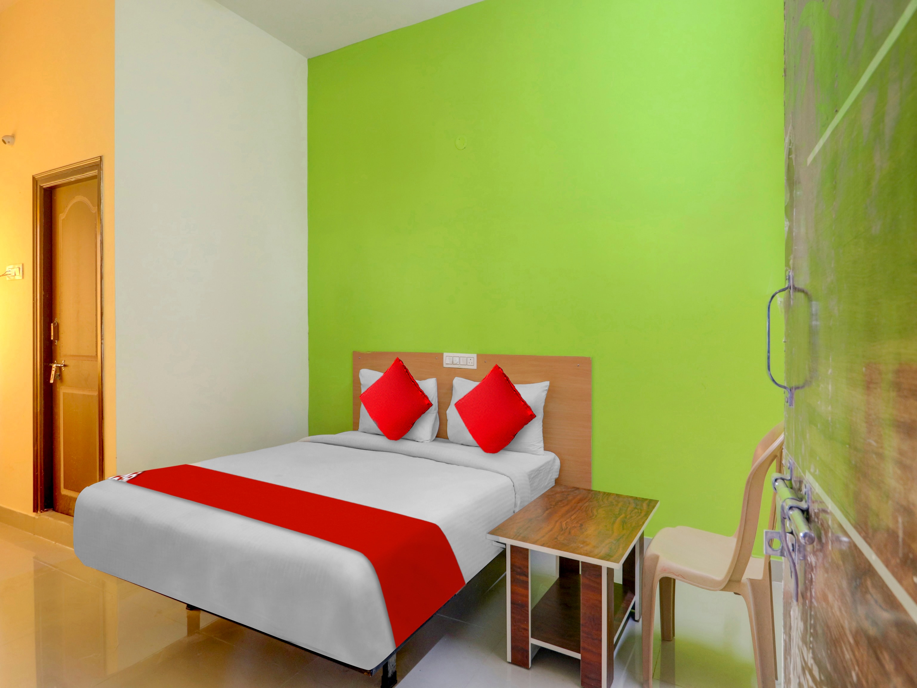 Super Collection O RBS NFC Road, Flagship Hyderabad, Book @ ₹919 - OYO