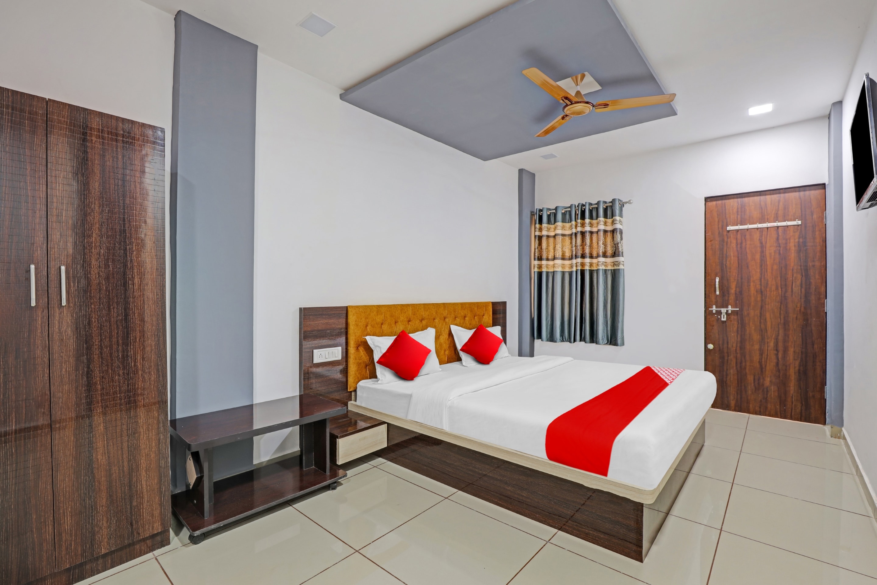 Hotel O Navrang, Flagship Vadodara, Book @ ₹777 - OYO