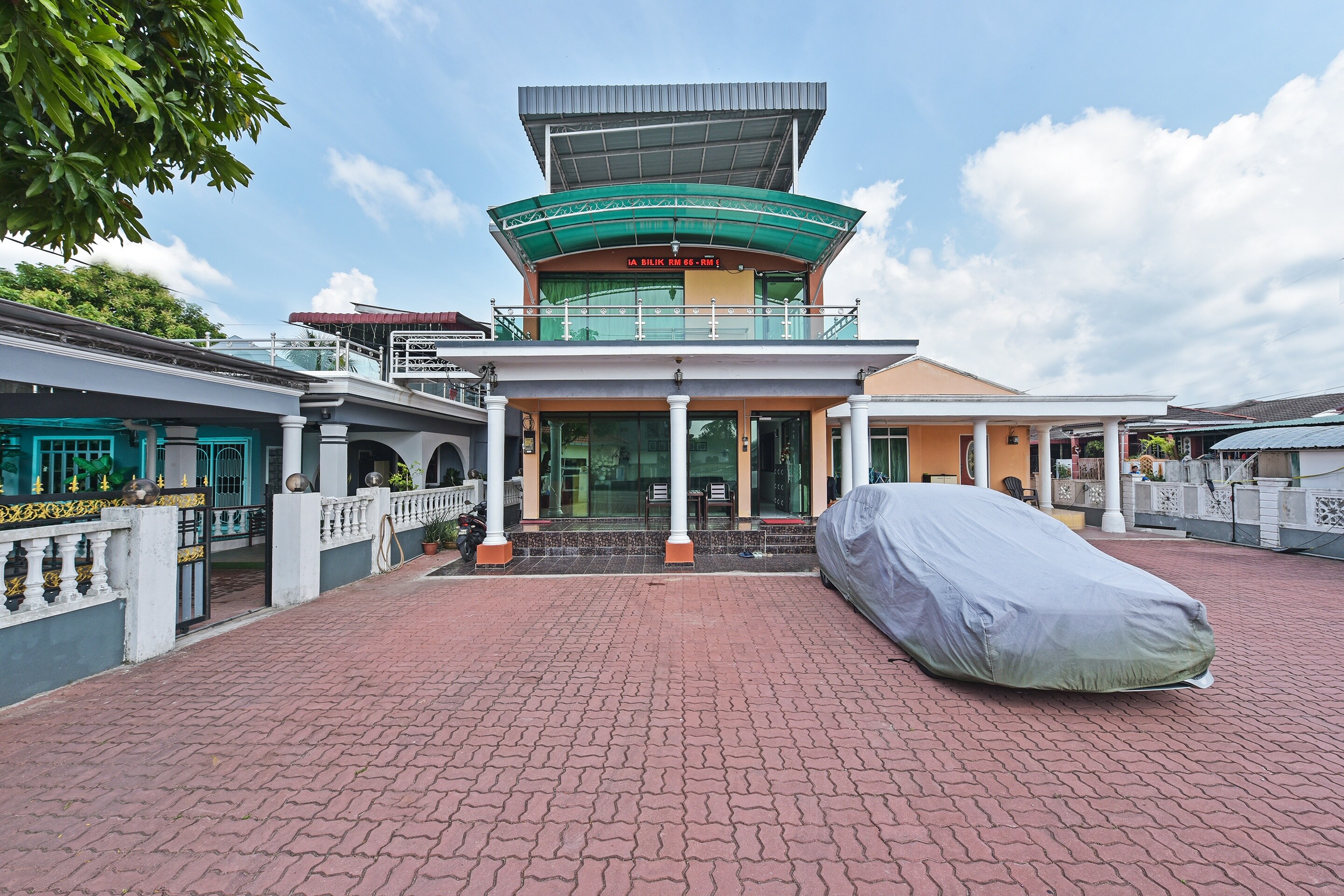 Hotel O DarulSalam Orkid Inn Kerteh, OYO Hotels Dungun, Book @ RM34 - OYO