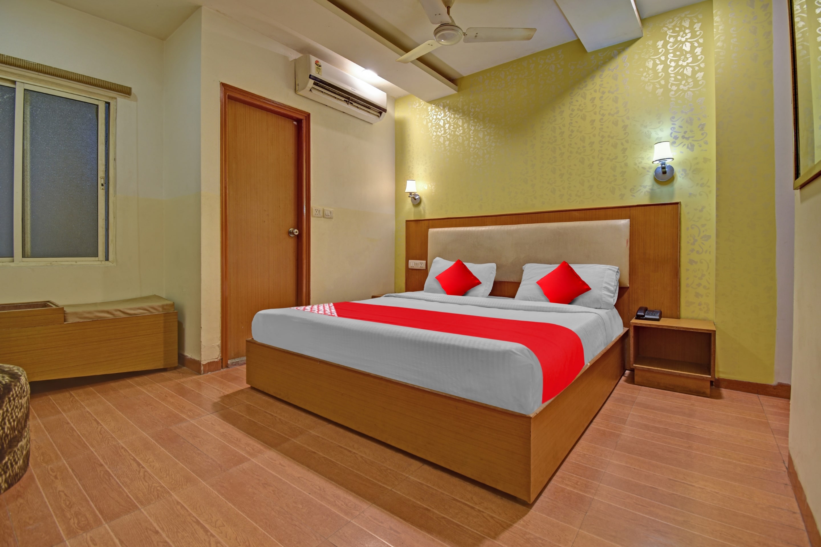 OYO Flagship The Sos Grand, Flagship Delhi, Book @ ₹910 - OYO