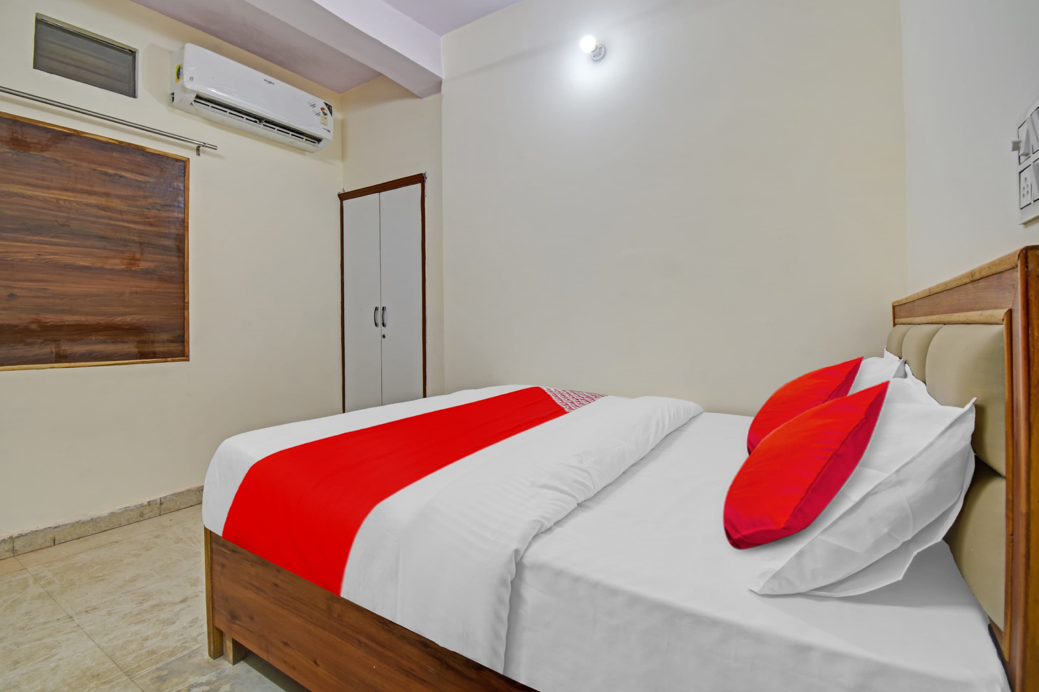 OYO Flagship Hotel Cozy Hut, Flagship Delhi, Book @ ₹1064 - OYO
