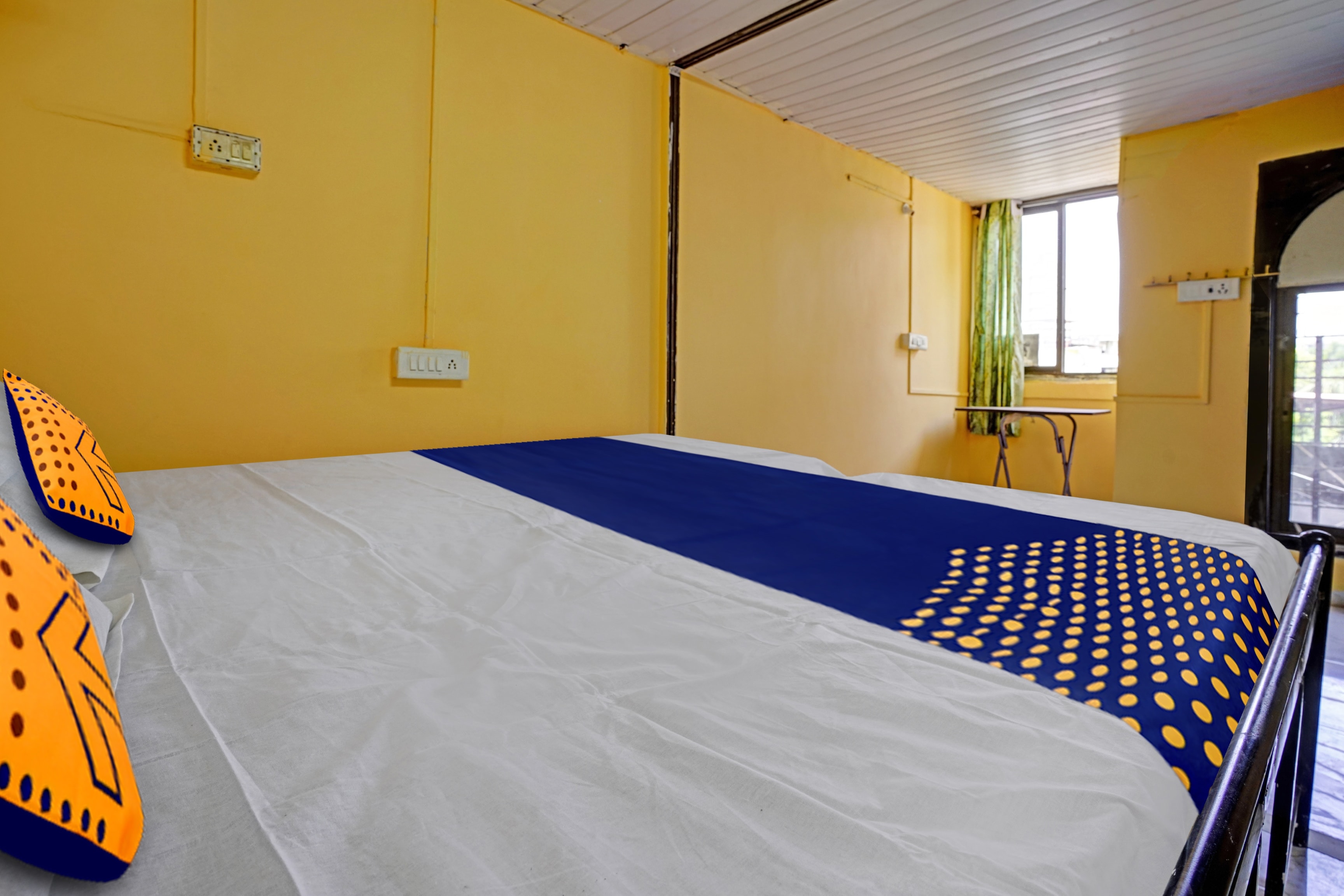 SPOT ON Yashraj Homestay, SPOT ON Mumbai, Book @ ₹852 - OYO