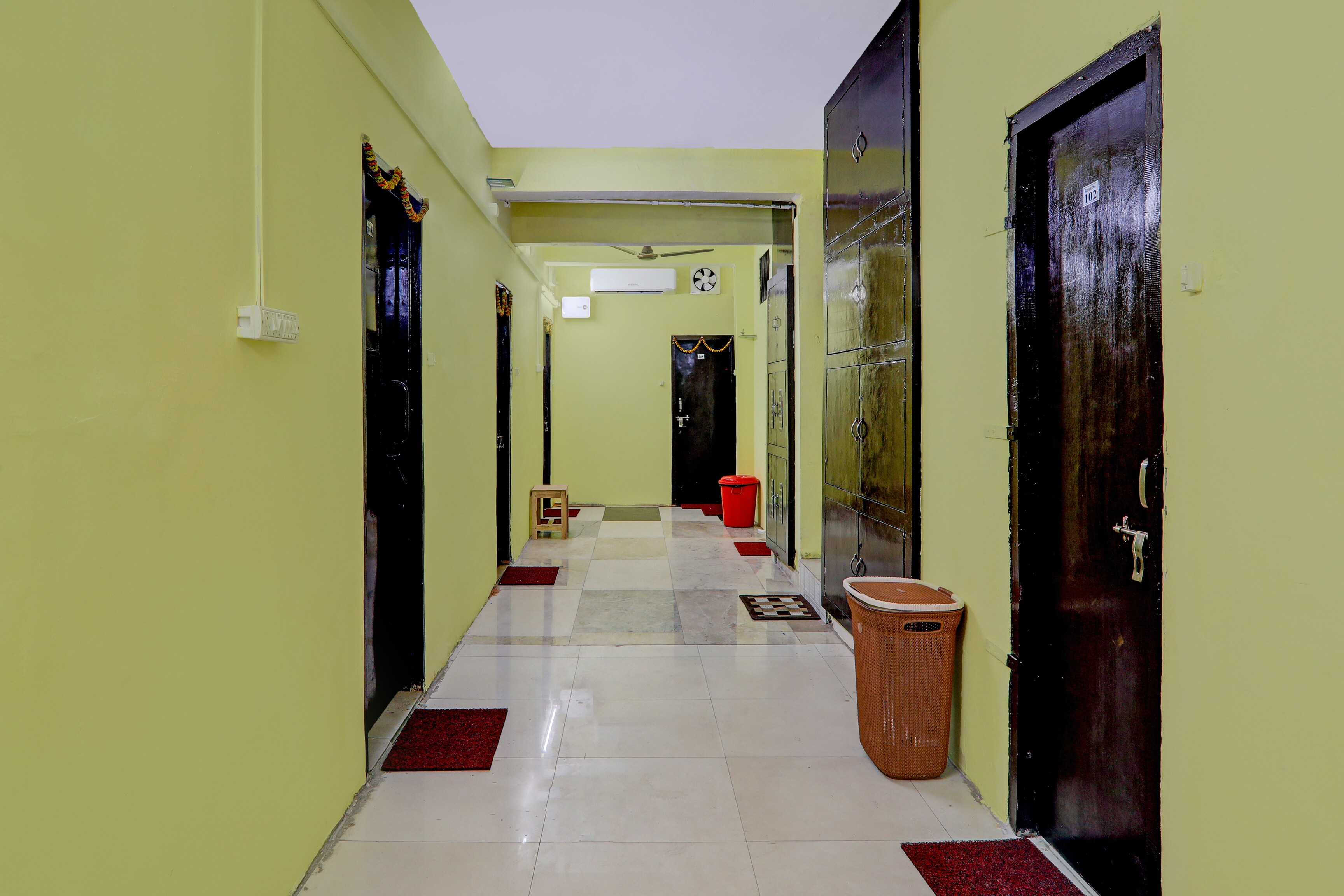 Hotel O GOLDEN GUEST HOUSE, Flagship Gorakhpur, Book @ ₹1278 - OYO