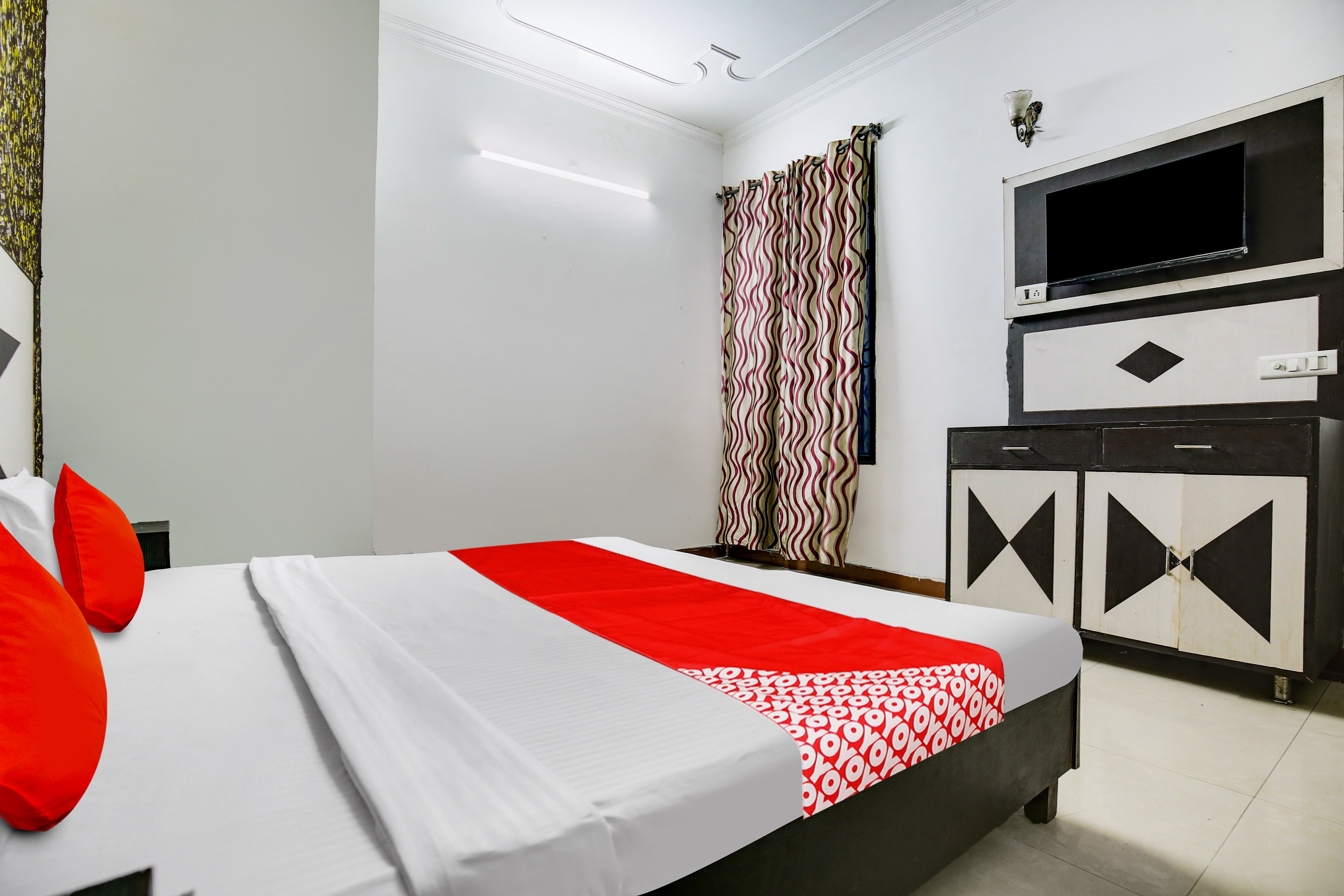 OYO Flagship Hotel Vivek Plaza , Flagship Ambala, Book @ ₹567 - OYO