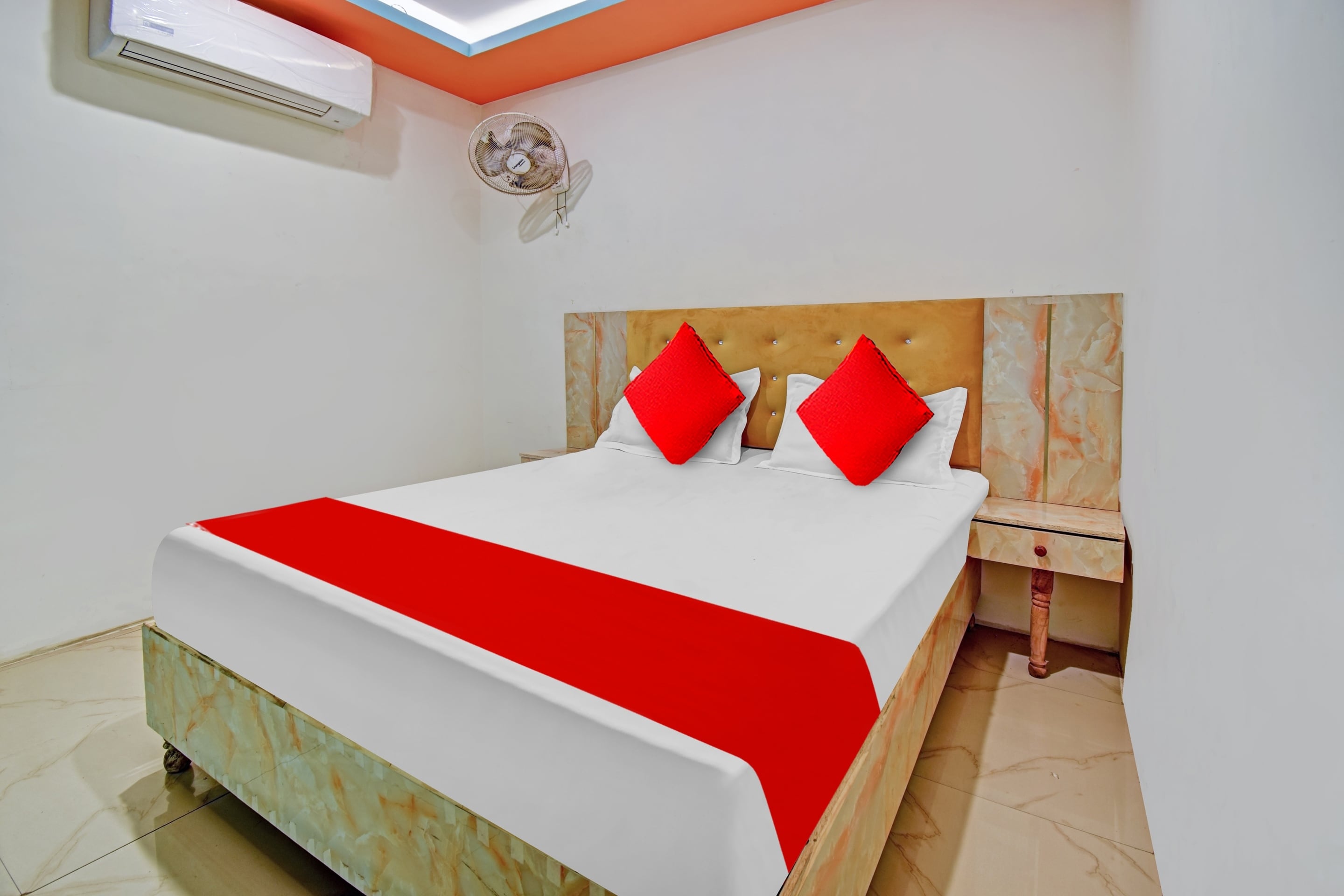 OYO Flagship 813562 Hotel Crown Plaza, Flagship Delhi, Book @ ₹840 - OYO