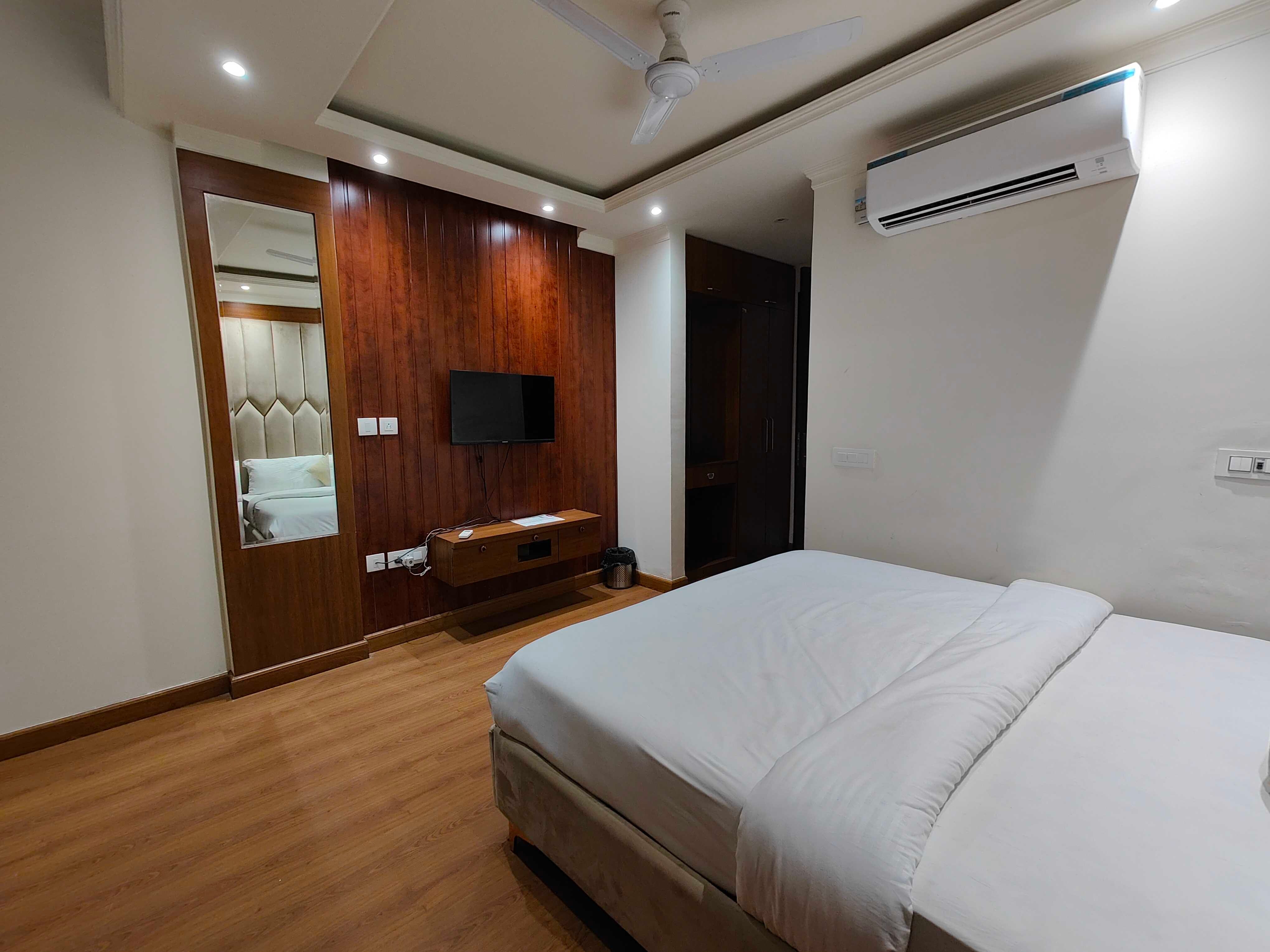 POP 81357F Hotel Galaxy Pg, POP Delhi, Book @ ₹1056 - OYO