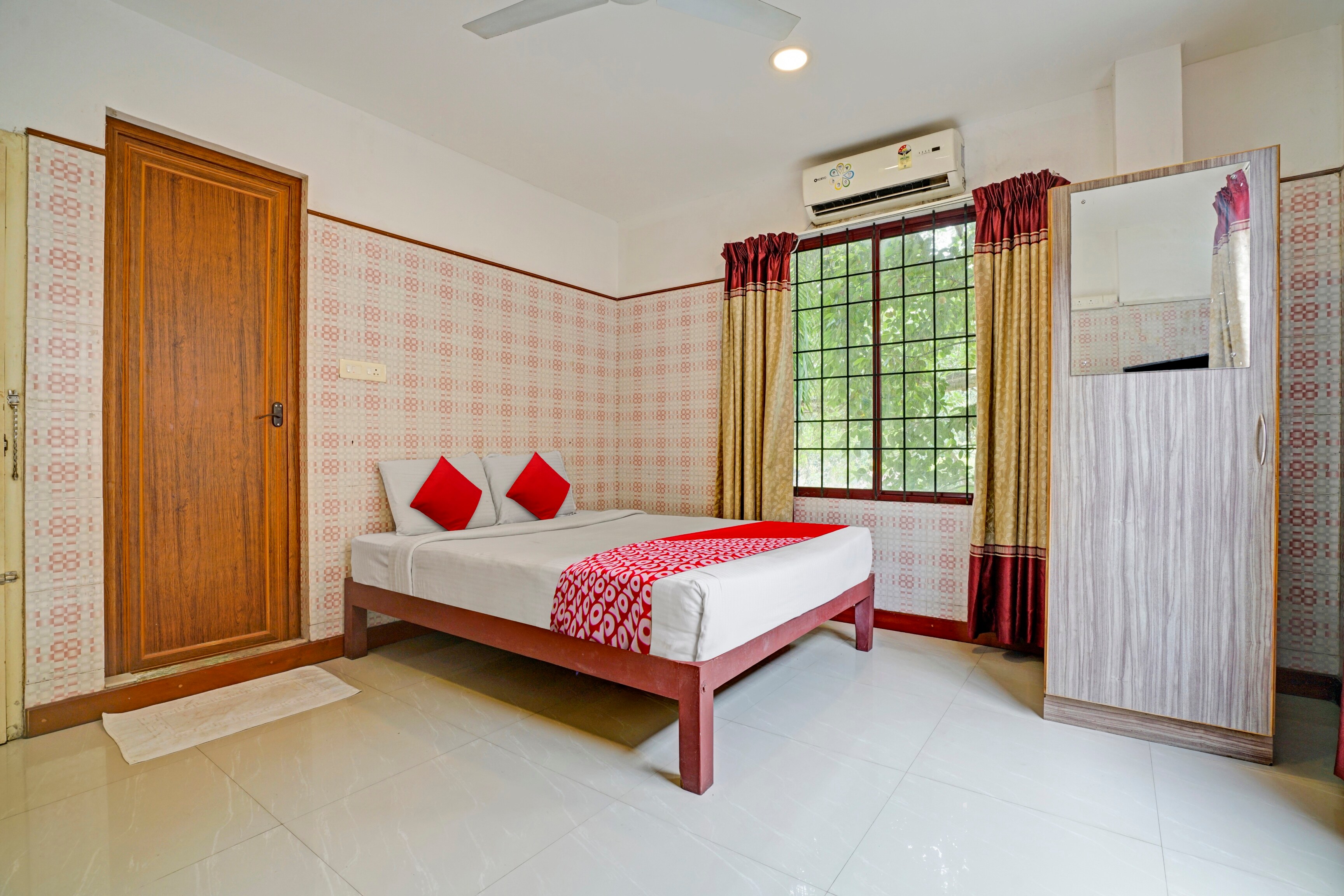 OYO Flagship Focus Tower, Flagship Ernakulam, Book @ ₹1226 - OYO