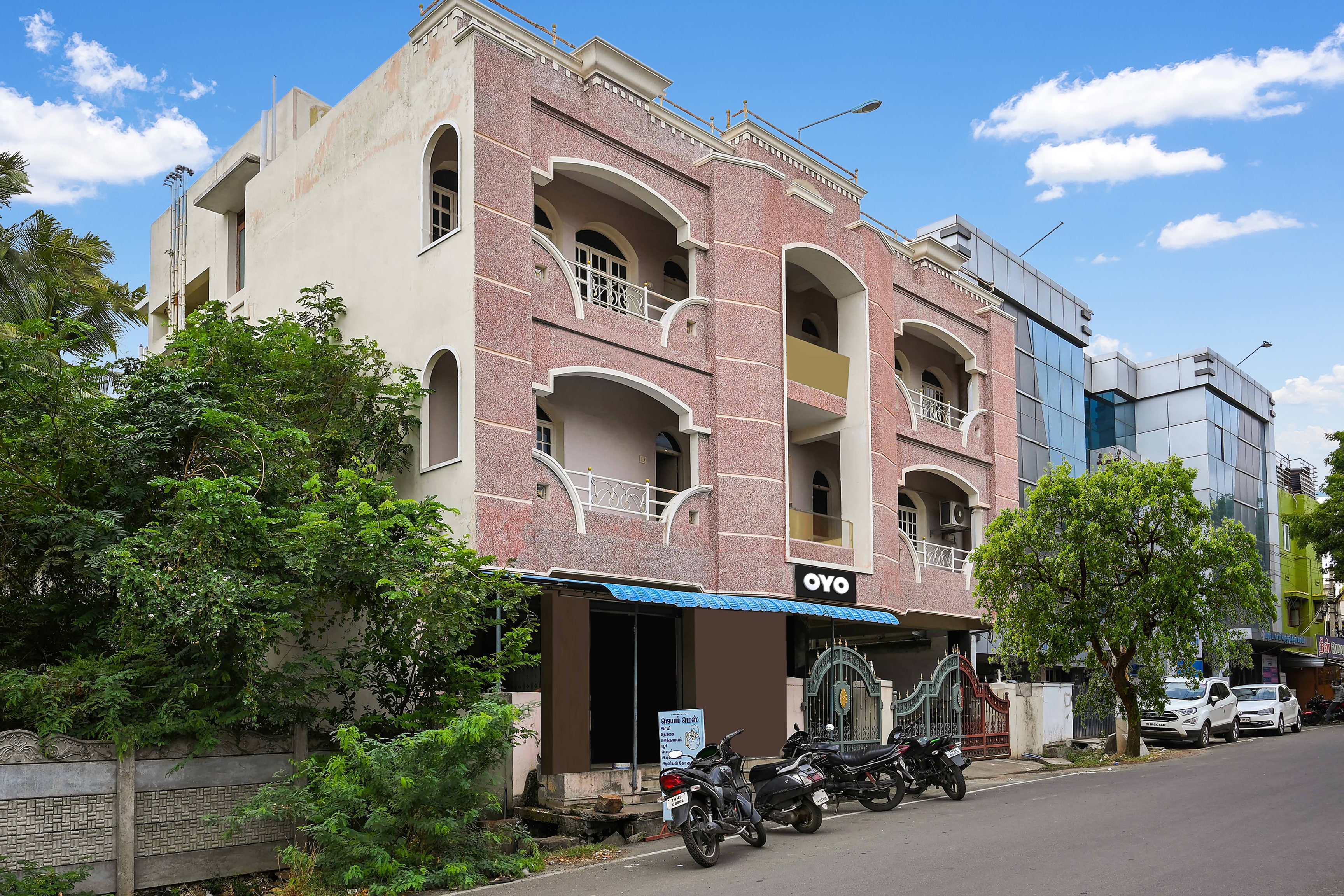 Hotels in Palani: Best Budget Palani Hotels from ₹674