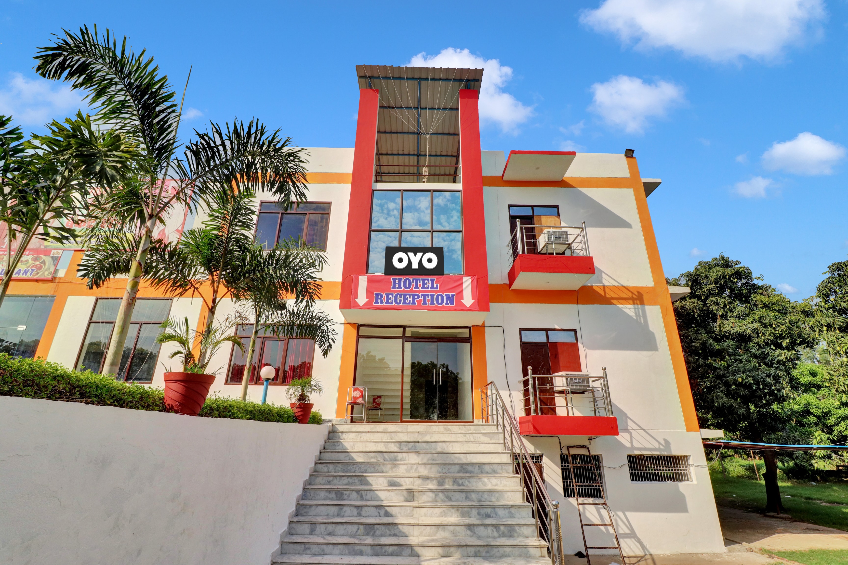 Hotel O Gayatri Parks, Flagship Bijnor, Book @ ₹1429 - OYO