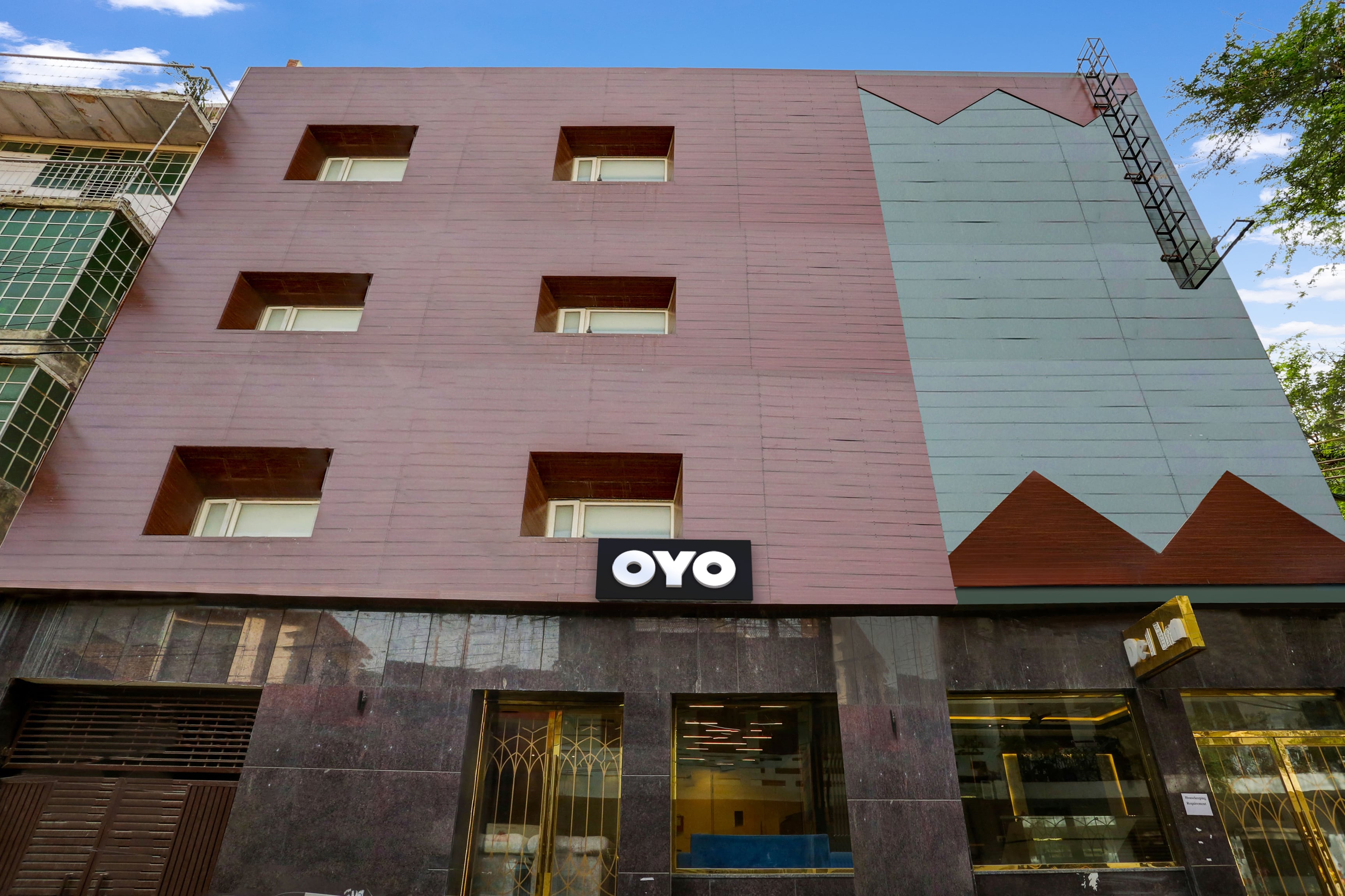 Collecion O White House, Collection O Delhi Transit, Book @ ₹794 - OYO