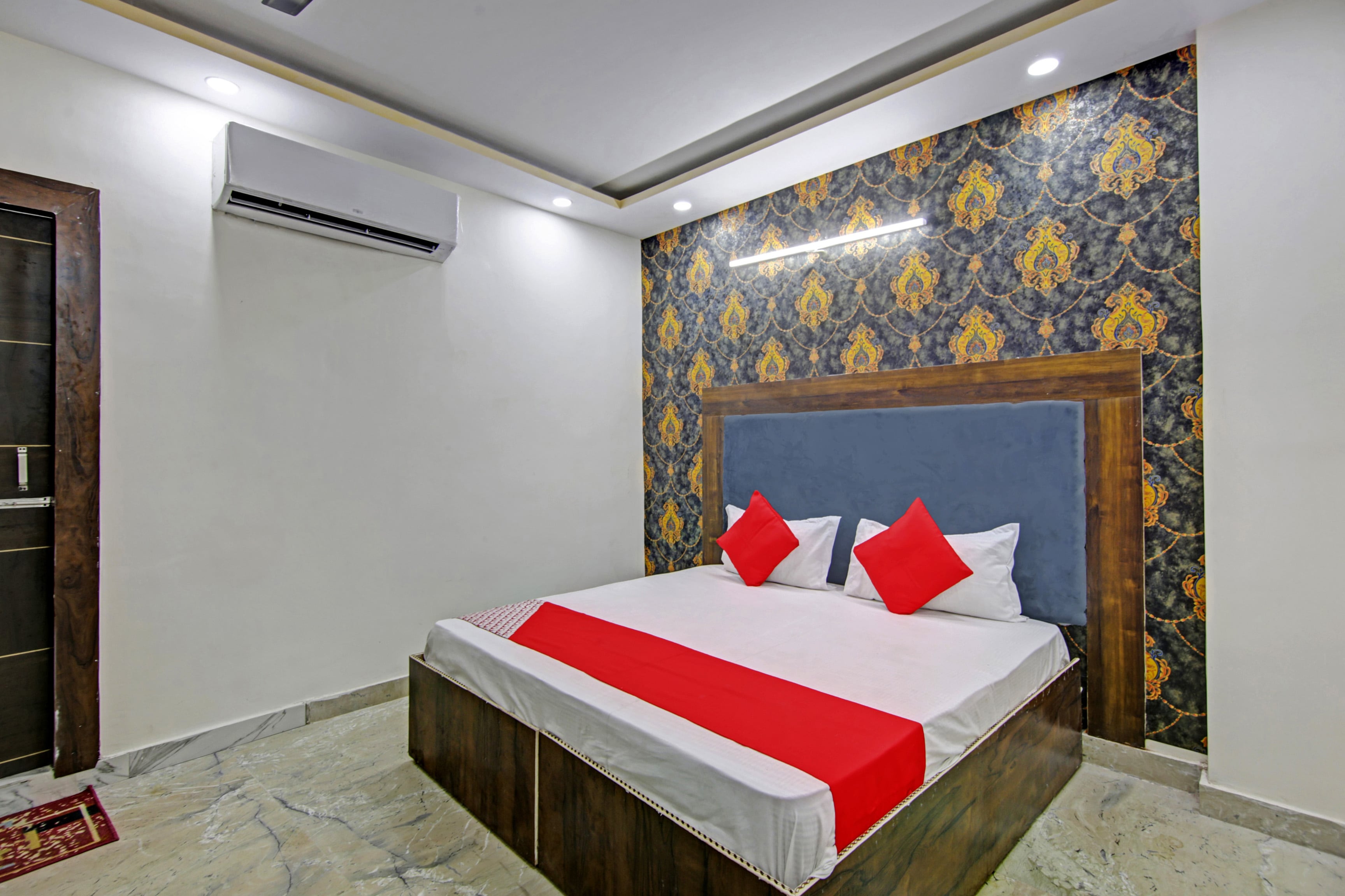 OYO Flagship 814819 Hotel Dev Inn, Flagship Delhi, Book @ ₹766 - OYO