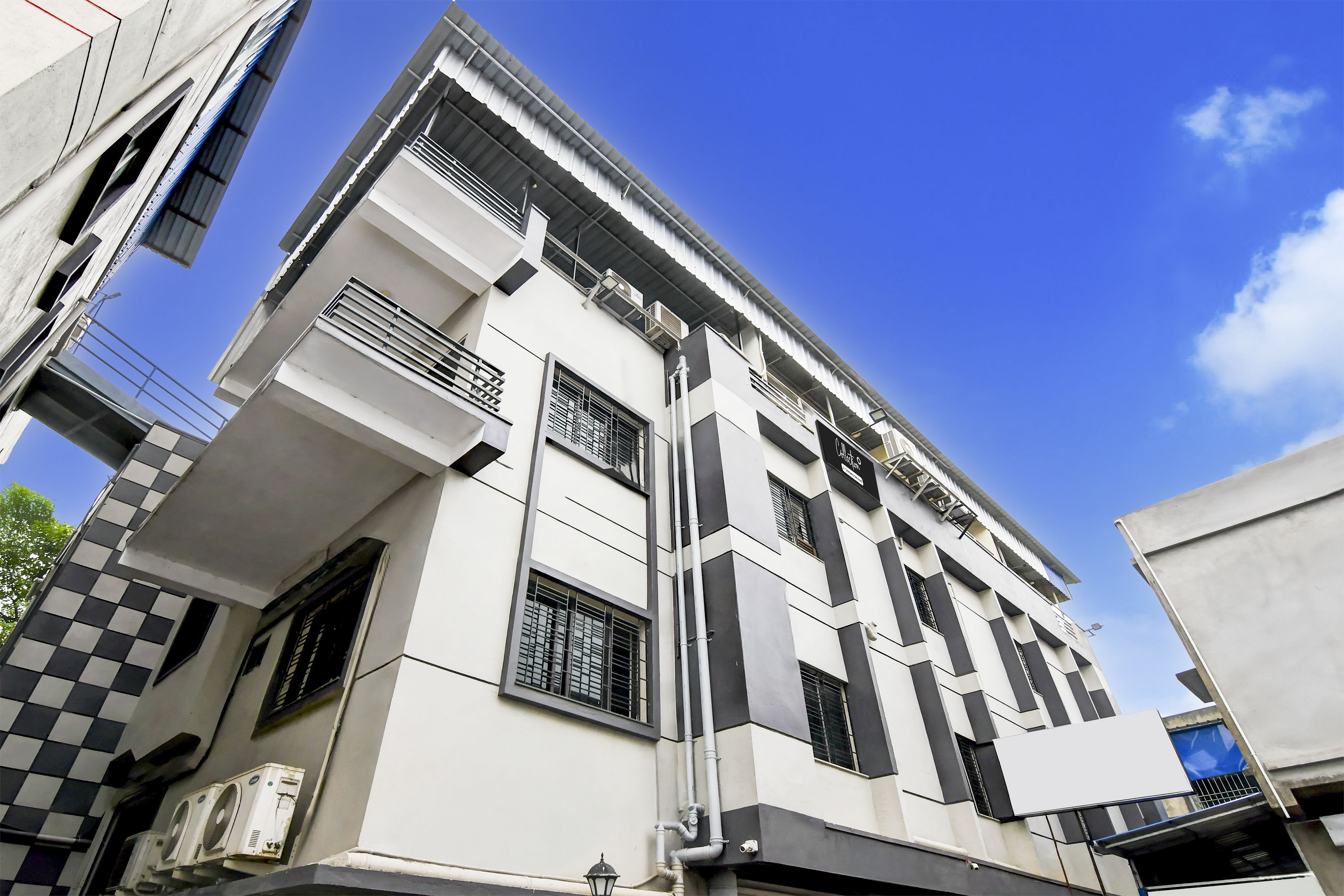 Super Collection O Behala, Collection O Kolkata, Book @ ₹1552 - OYO