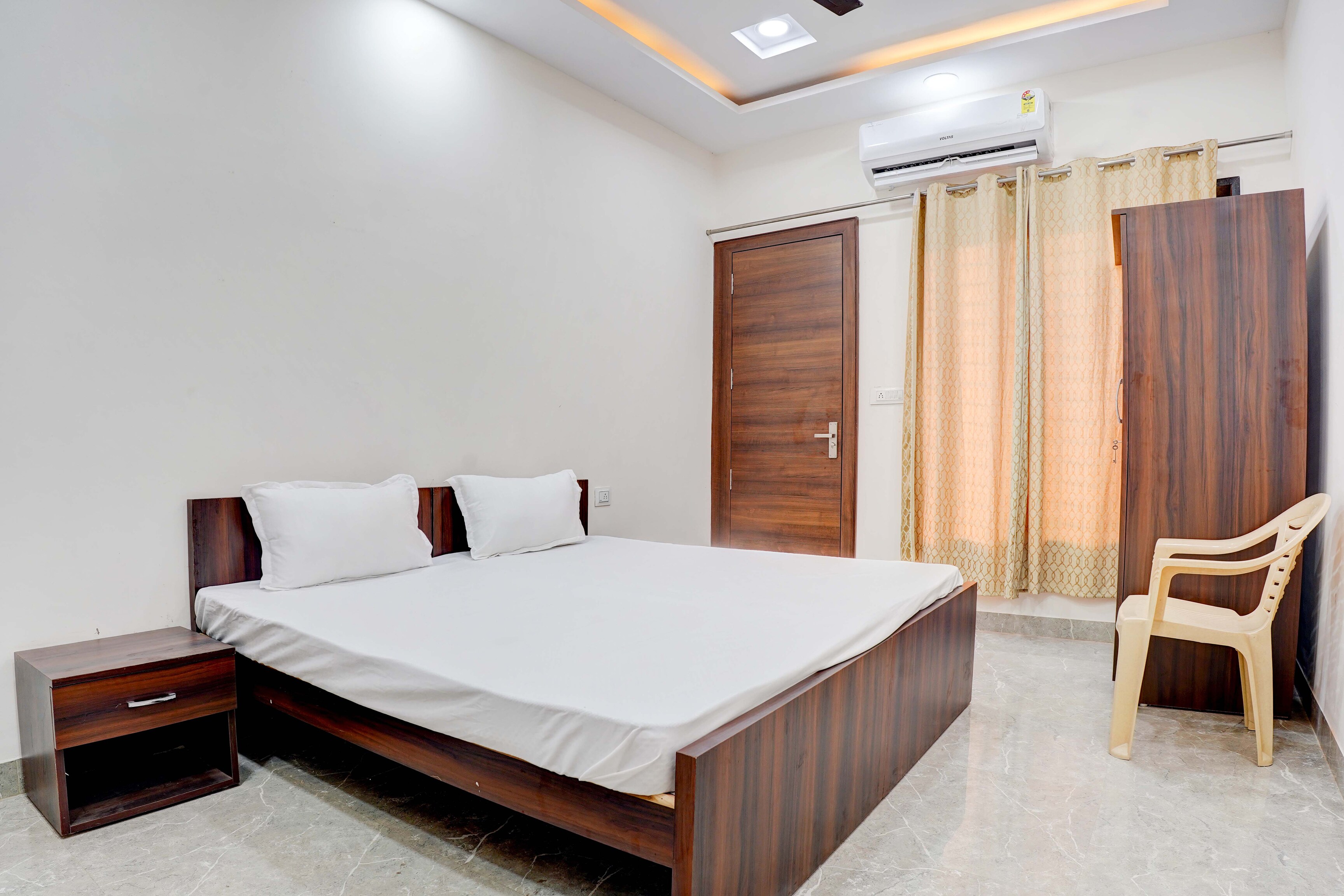 OYO Home 815151 Akshat Guest House, Home Bhopal, Book @ ₹892 - OYO