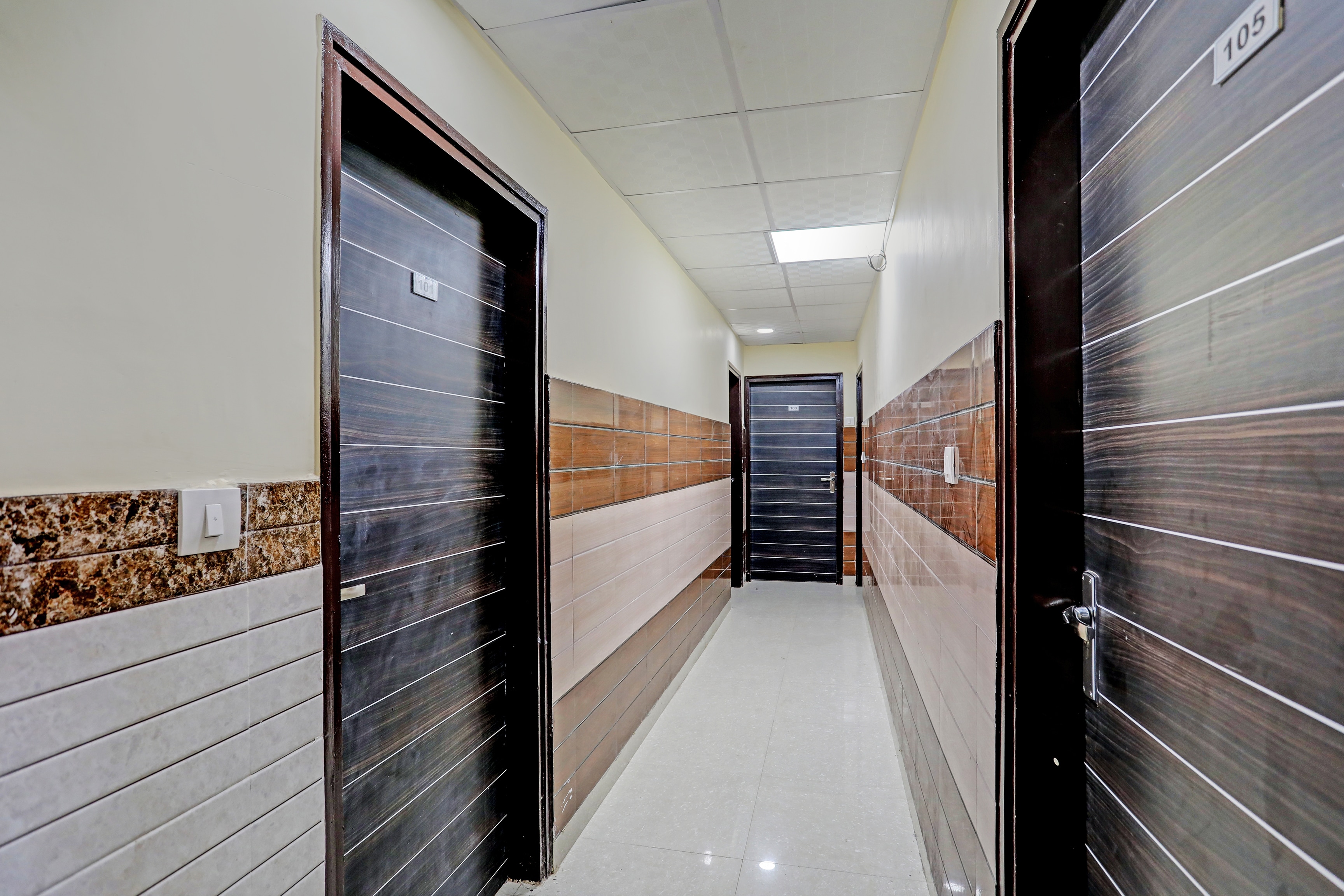 Hotel Aditya Residency Sector 63 Noida , Flagship Noida, Book @ ₹1024 - OYO