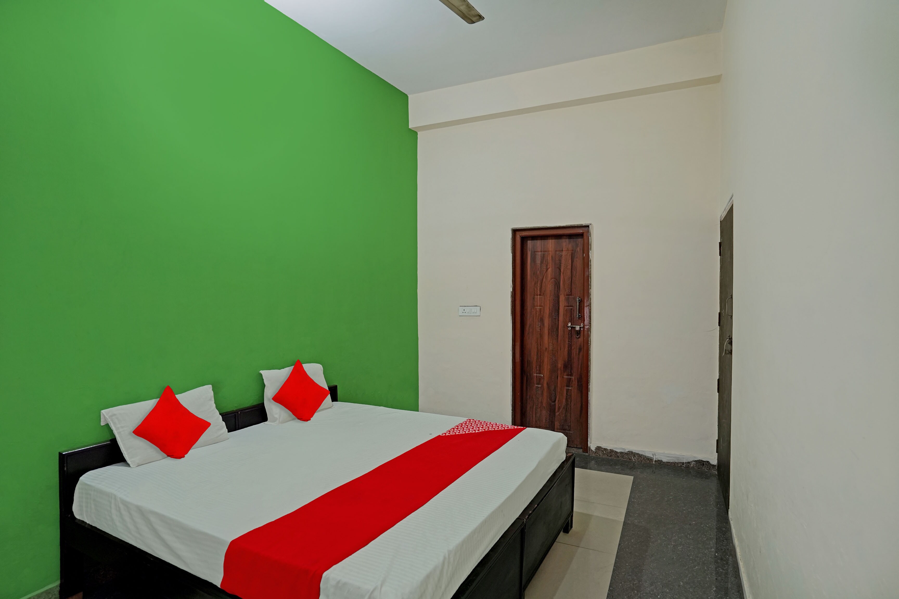 OYO Flagship 815357 Hotel Krishna Vandanam, Flagship Vrindavan, Book ...