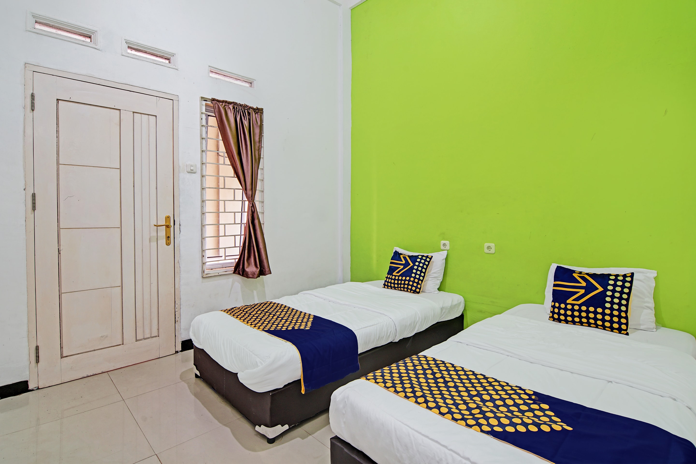 Hotel O Penginapan Puti SyariahNearBandara Sultan Syarif Kasim II, OYO ...