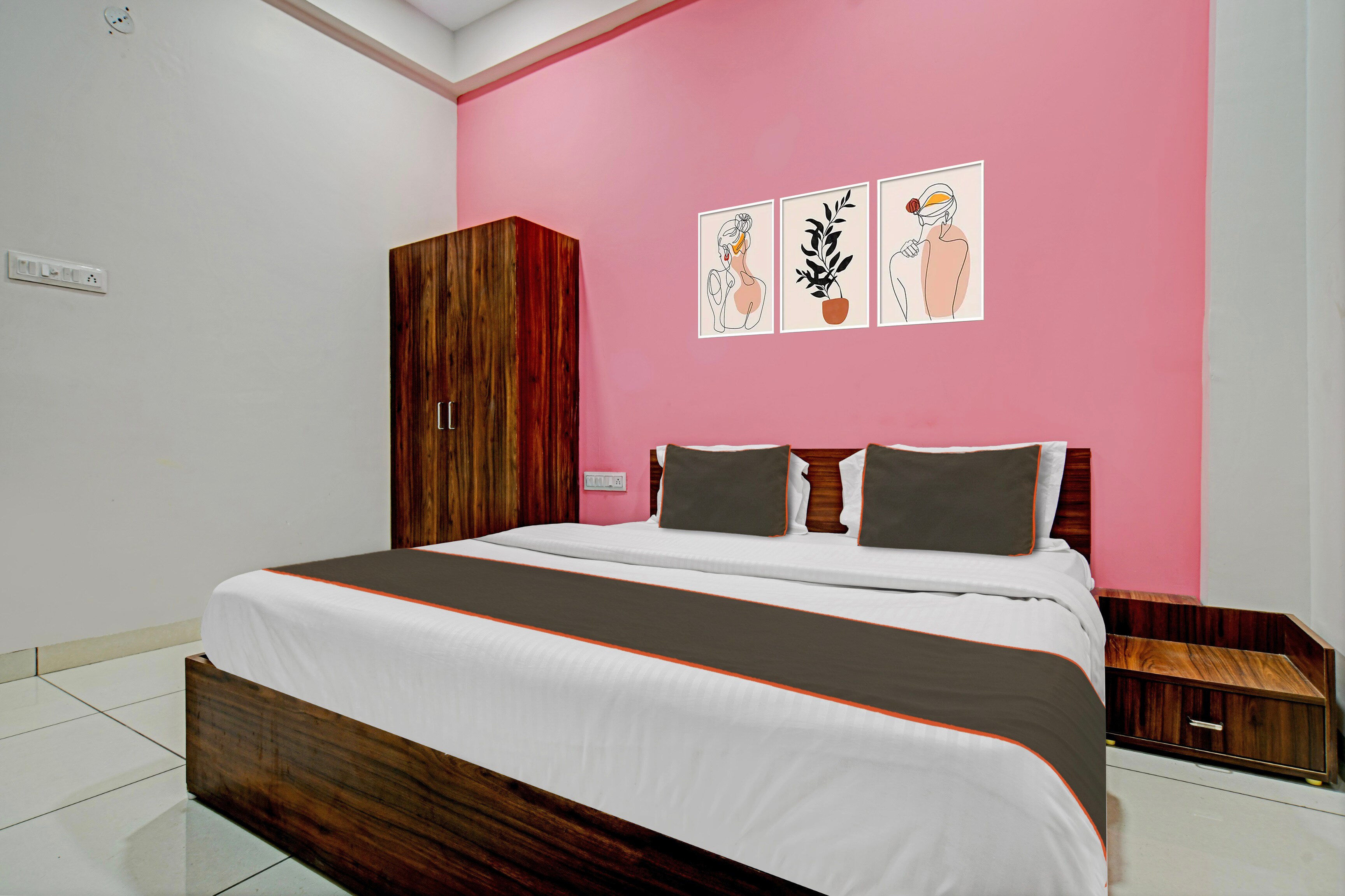 OYO Flagship Hotel Golden Epoch , Flagship Indore, Book @ ₹1175 - OYO