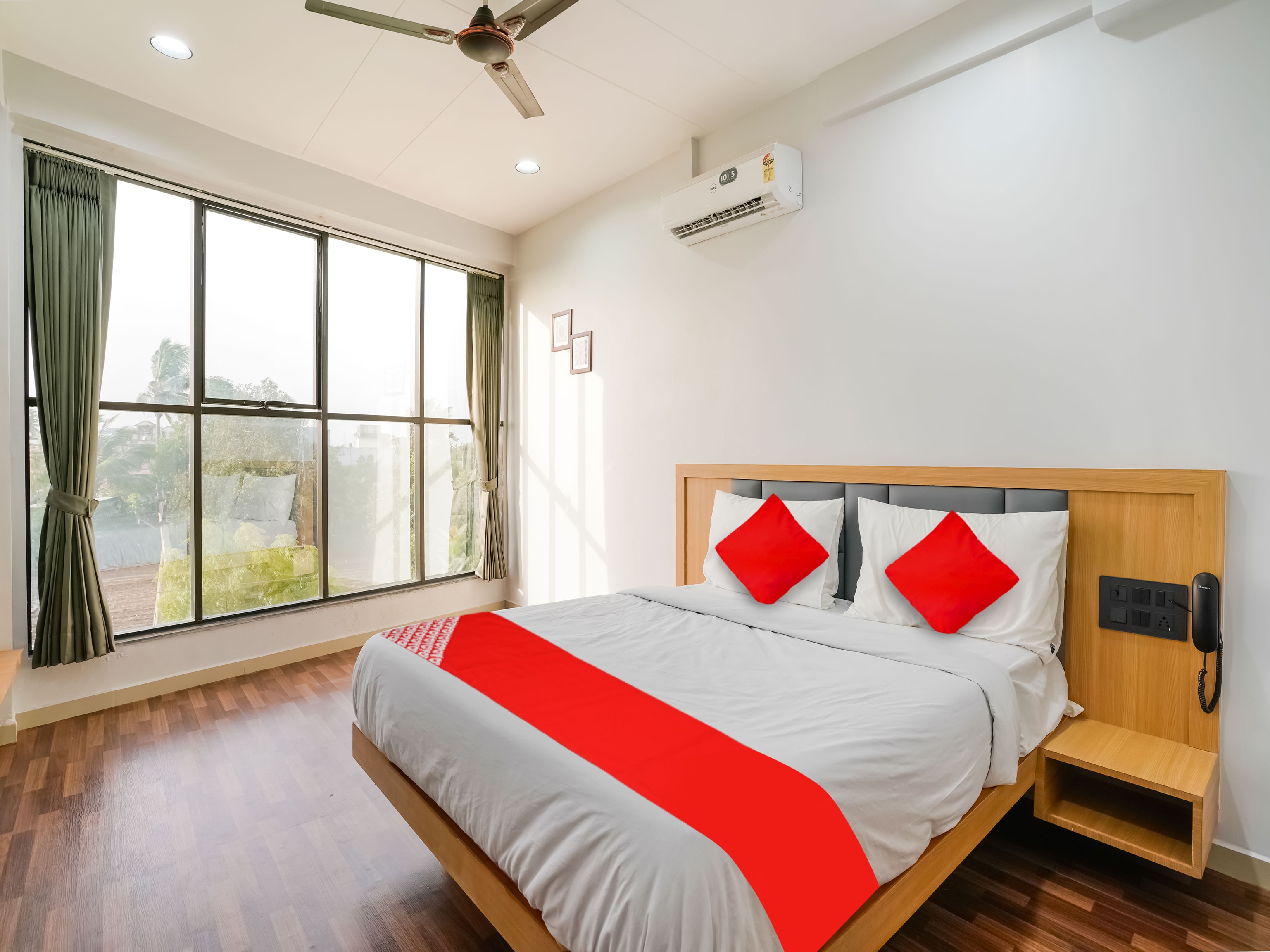 OYO Flagship Hotel The Orbit, Flagship Surat, Book @ ₹1095 - OYO