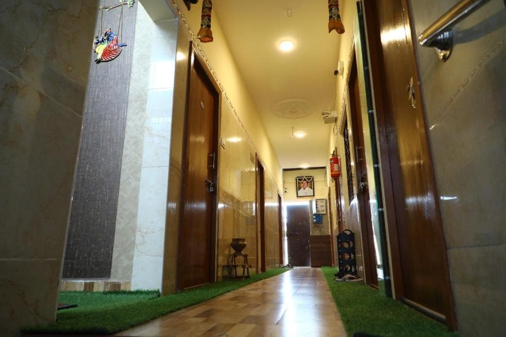 POP 81583G Babu Naidu Residency Bnr, POP Vellore, Book @ ₹1095 - OYO