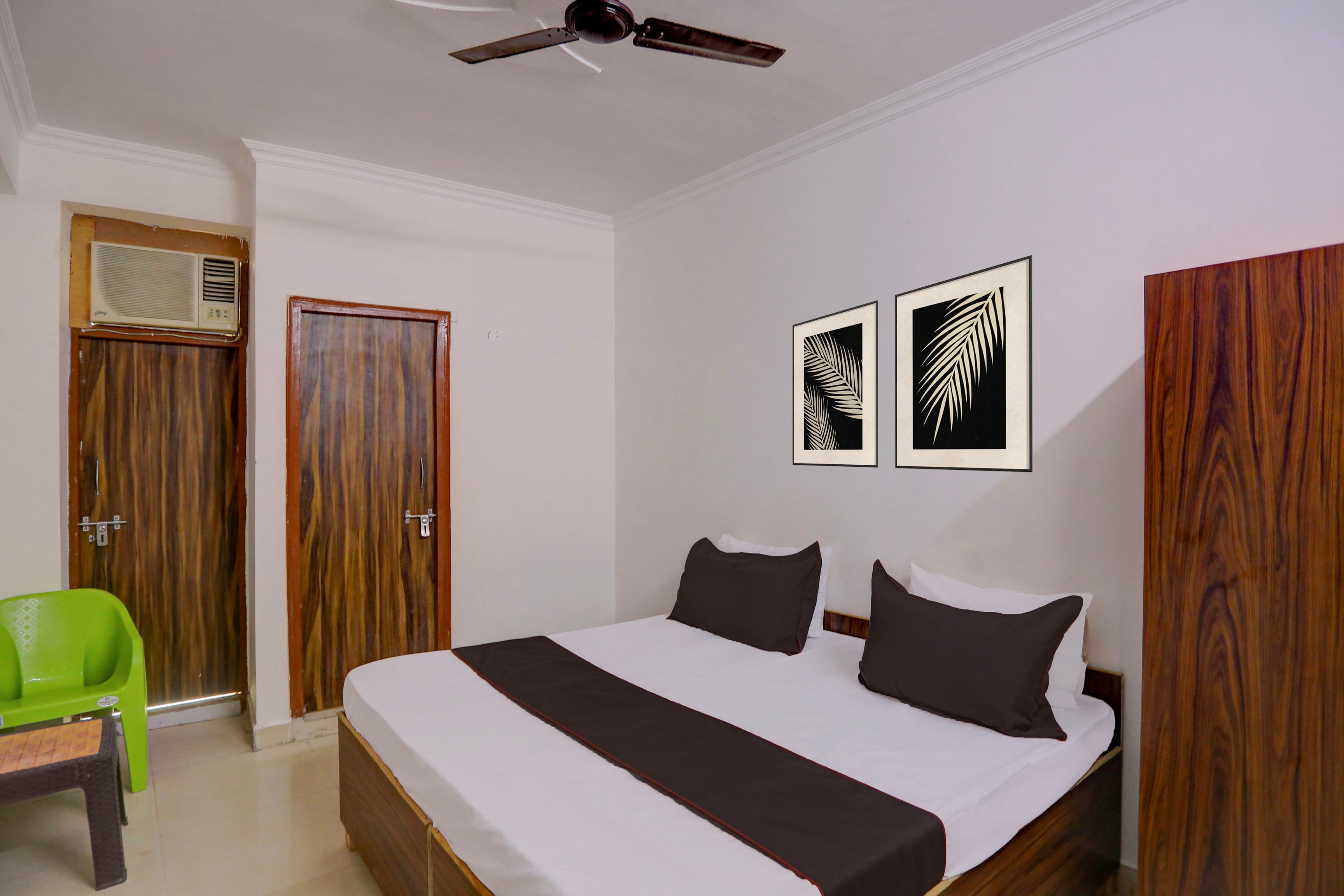 Collection O by OYO S K Residency, Collection O Noida, Book @ ₹667 - OYO