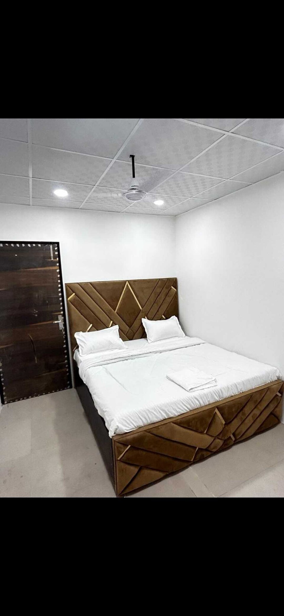 POP 81598E Hotel Luxury Paradise, POP Ghaziabad, Book @ ₹1095 - OYO