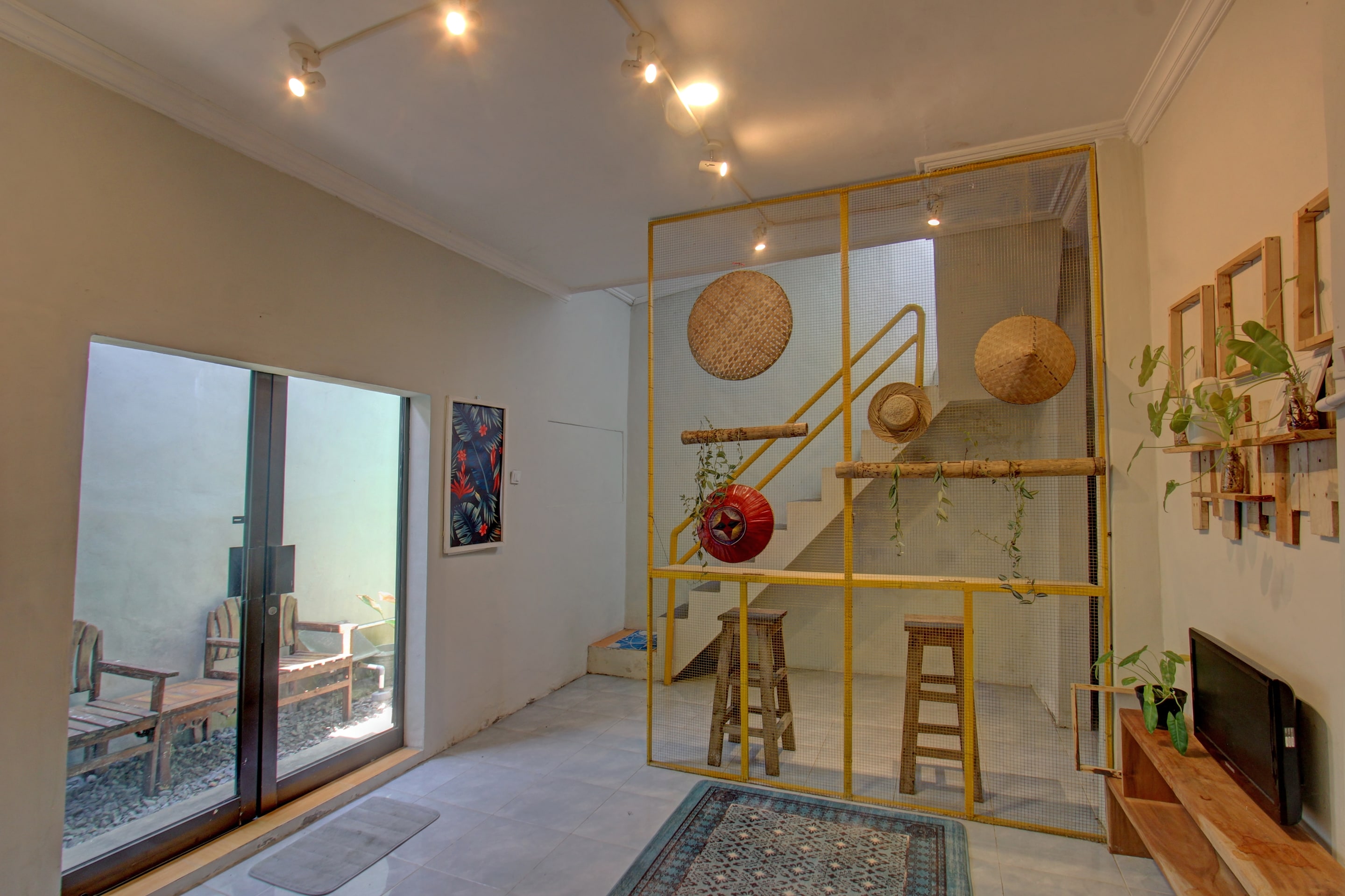 OYO 92825 Kamar Lombok, OYO Hotels Lombok, Book @ Rp49433 - OYO