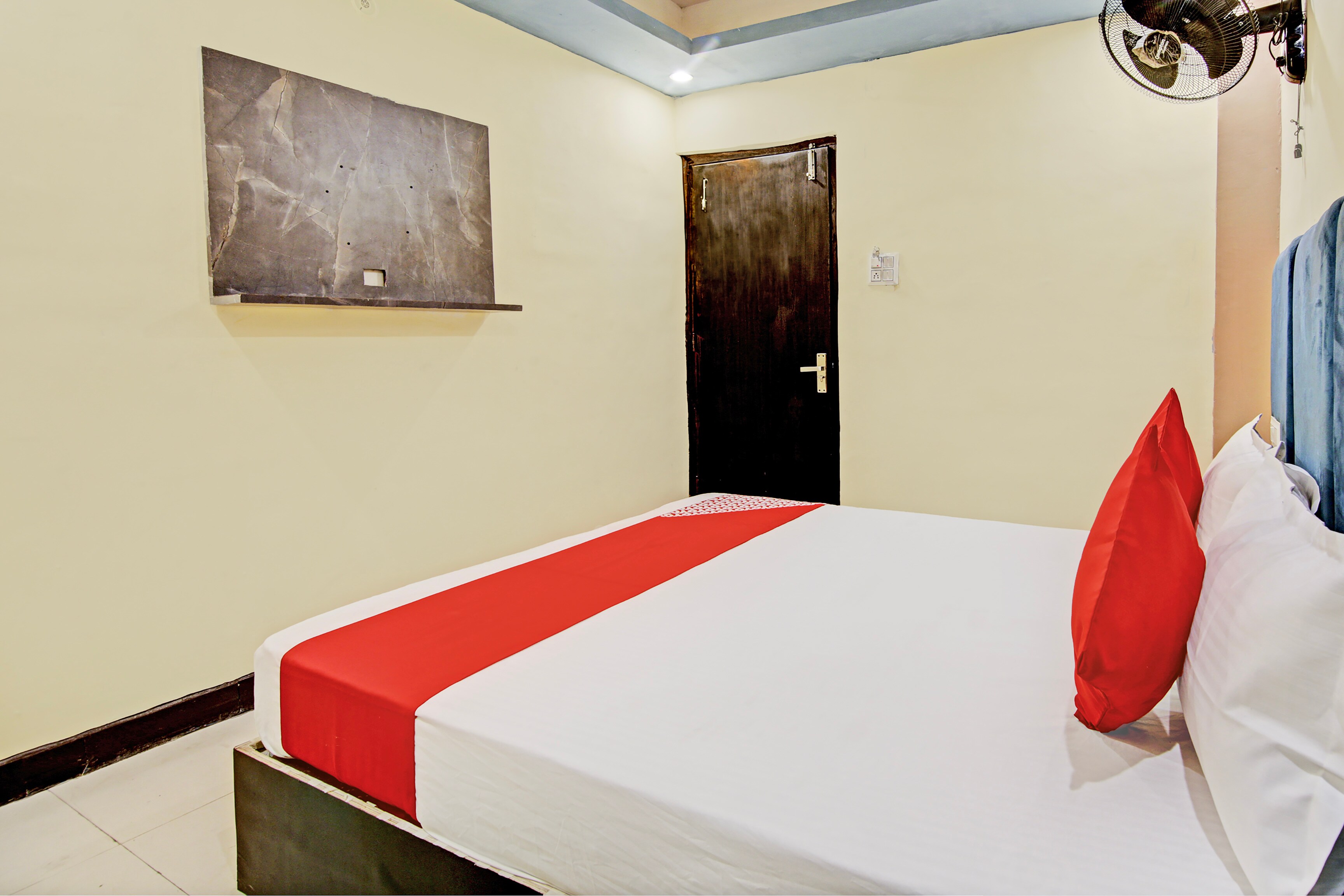 Hotel O Crown City Guest House, Flagship Delhi, Book @ ₹818 - OYO