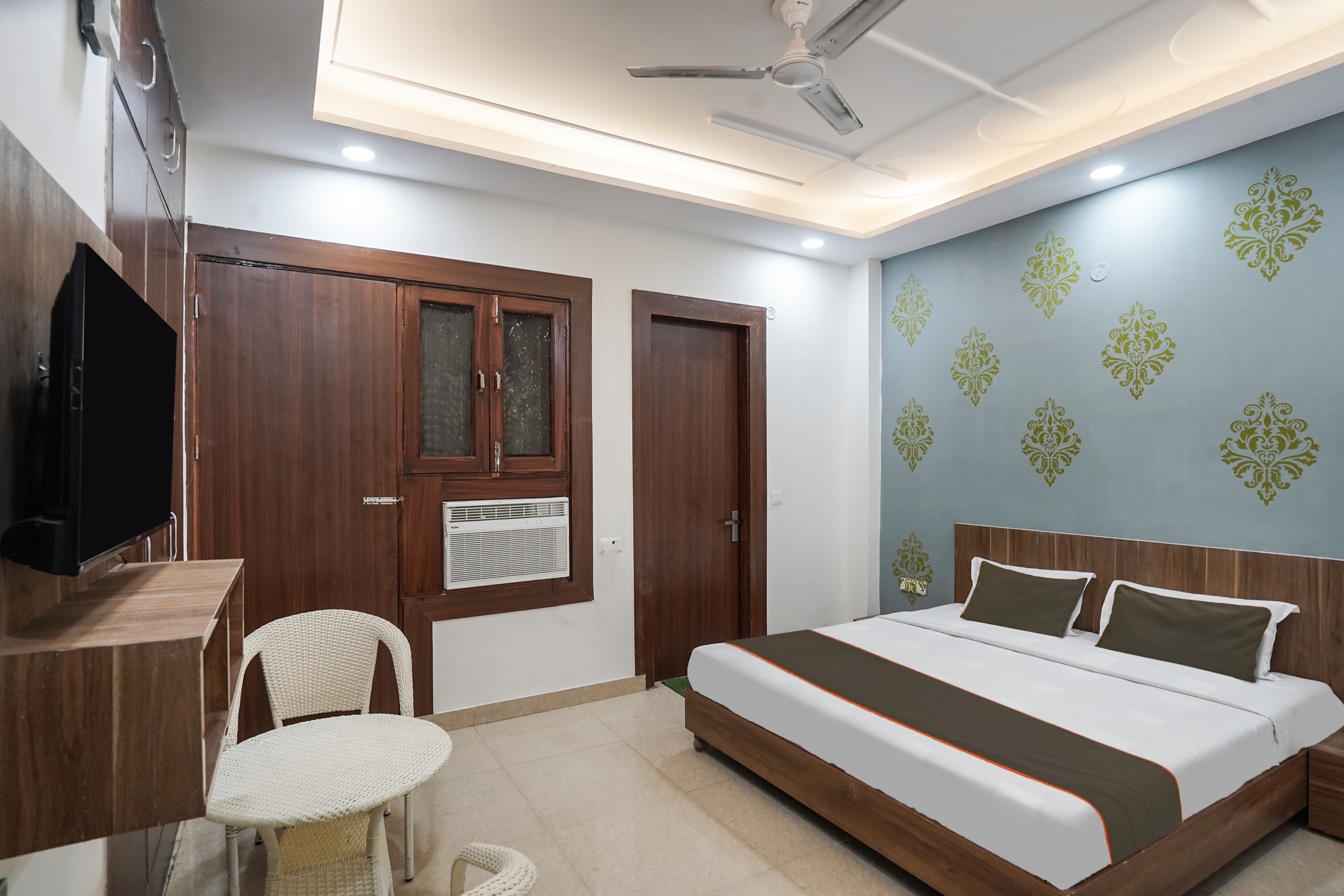 Hotel O Aryan Green Hotel, Flagship Ghaziabad, Book @ ₹1635 - OYO