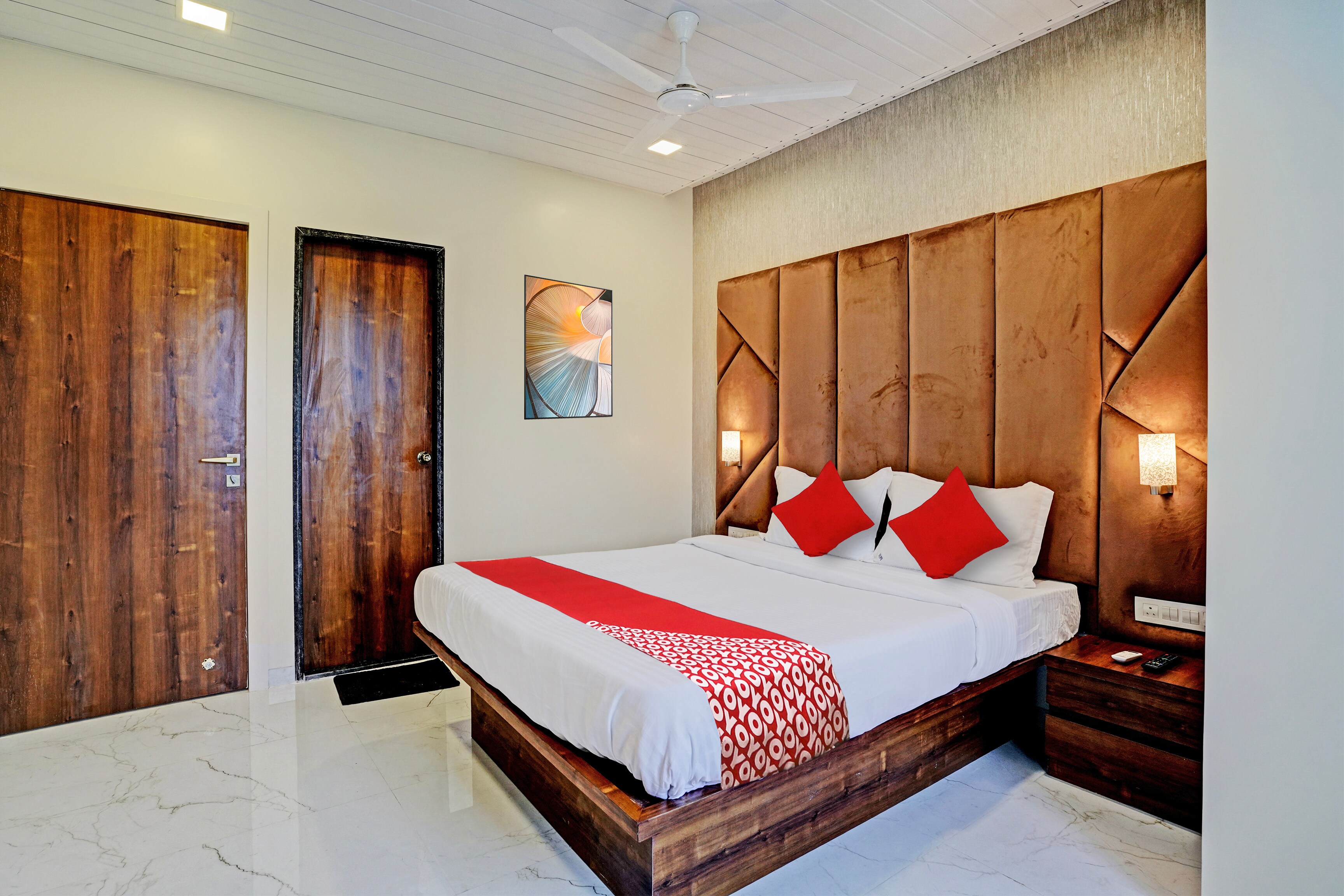 Hotel O The Mint, Flagship Mumbai, Book @ ₹1390 - OYO