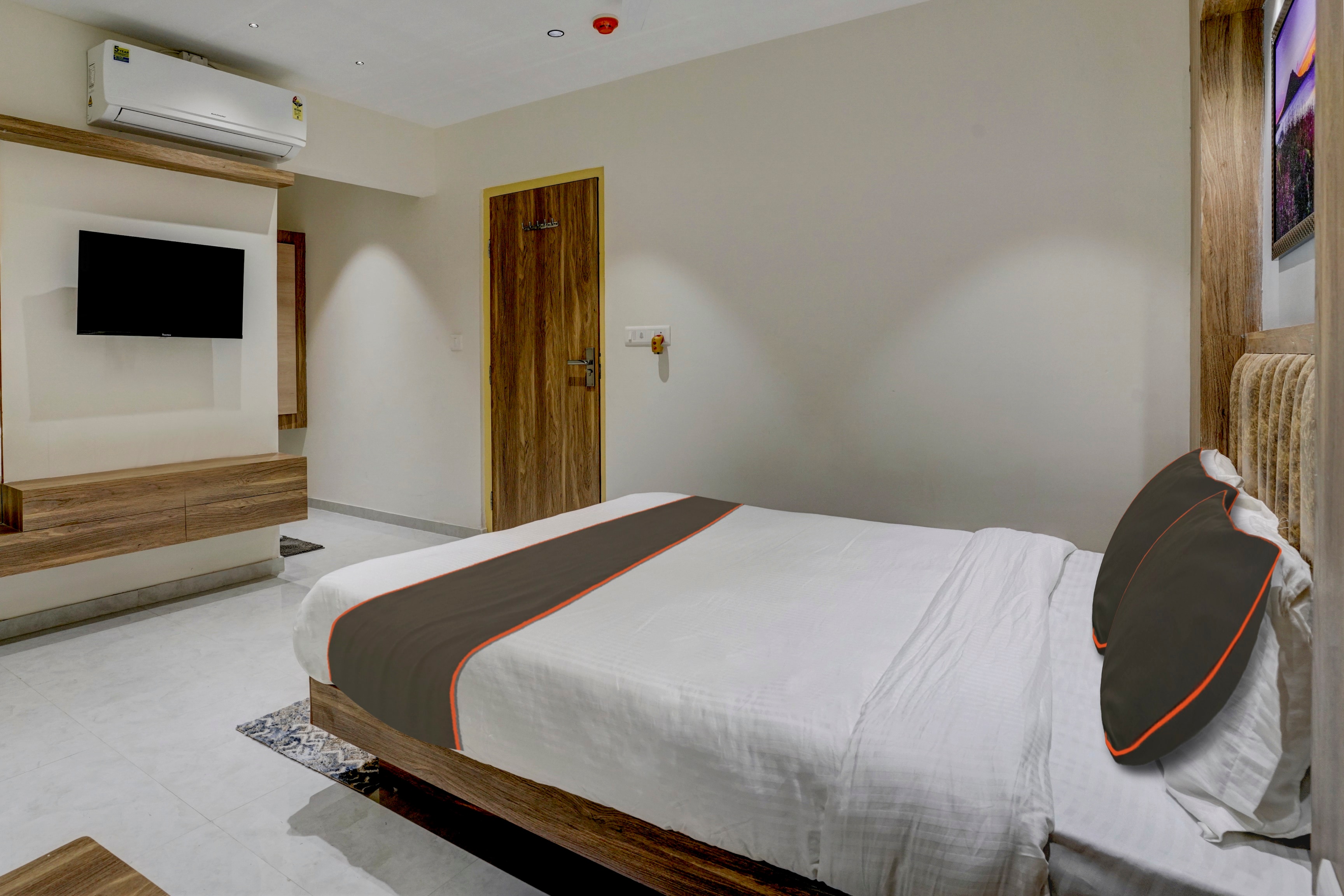 Collection O Hotels in Shree Janta Ice Cream And Restaurant, Anand ...